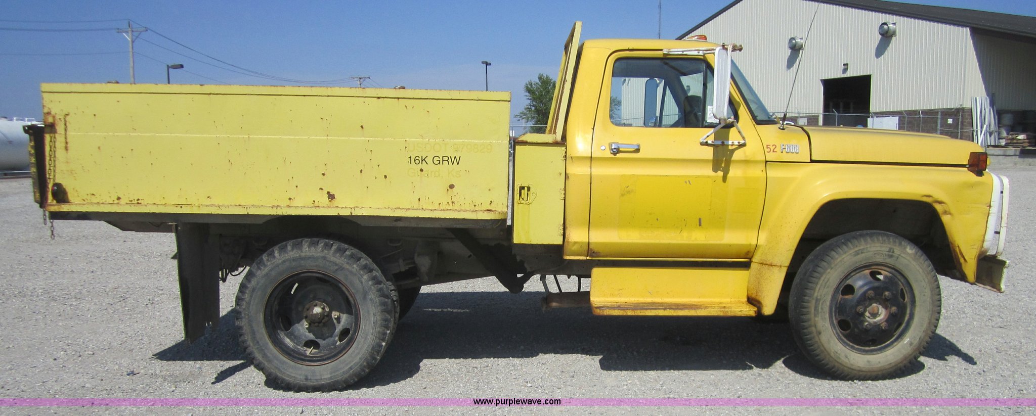 1973 Ford F600 dump truck in Girard, KS | Item A4767 sold | Purple Wave