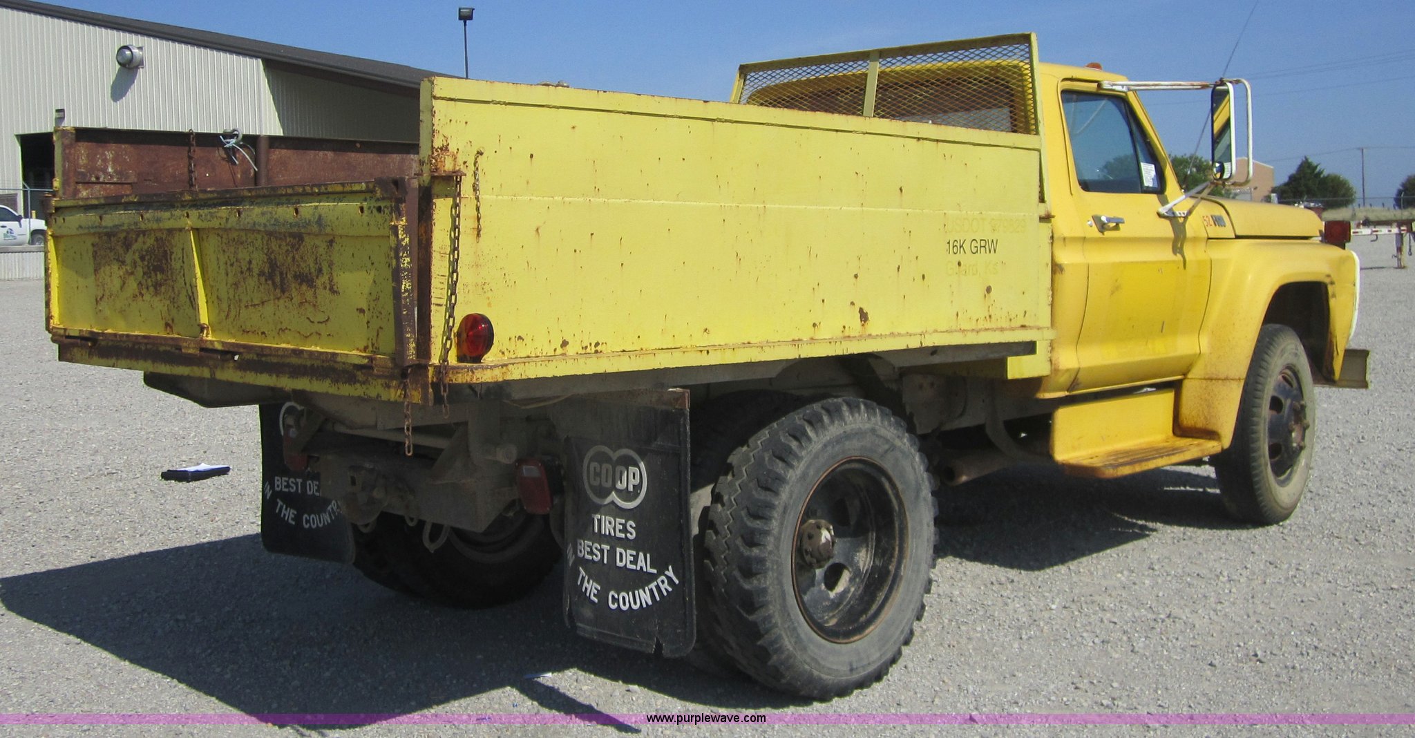 1973 Ford F600 dump truck in Girard, KS | Item A4767 sold | Purple Wave