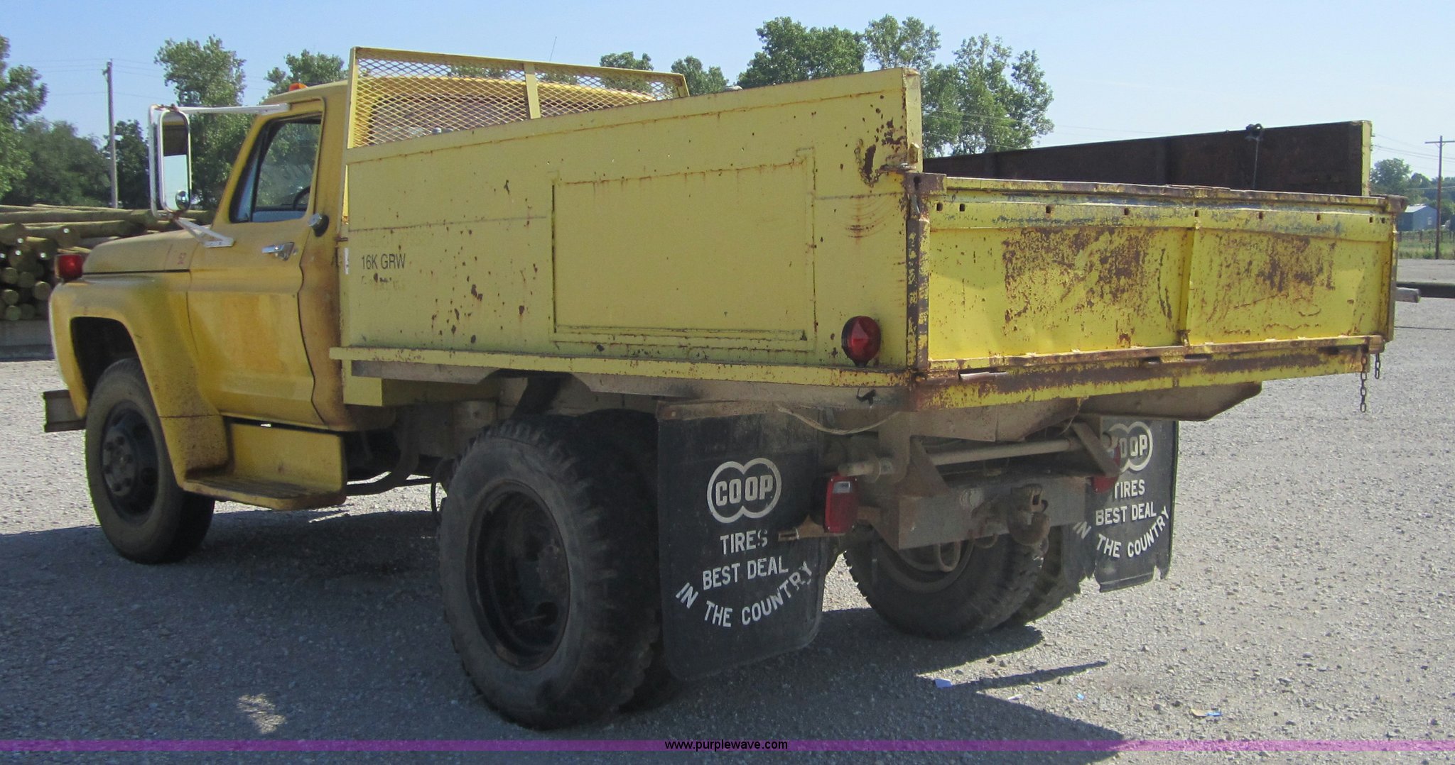 1973 Ford F600 dump truck in Girard, KS | Item A4767 sold | Purple Wave