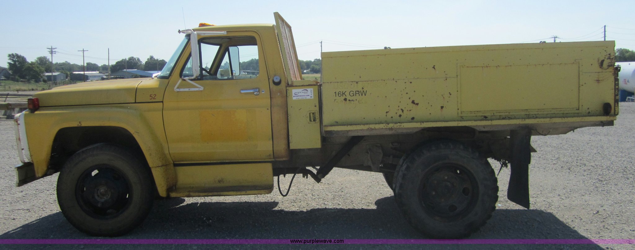 1973 Ford F600 dump truck in Girard, KS | Item A4767 sold | Purple Wave