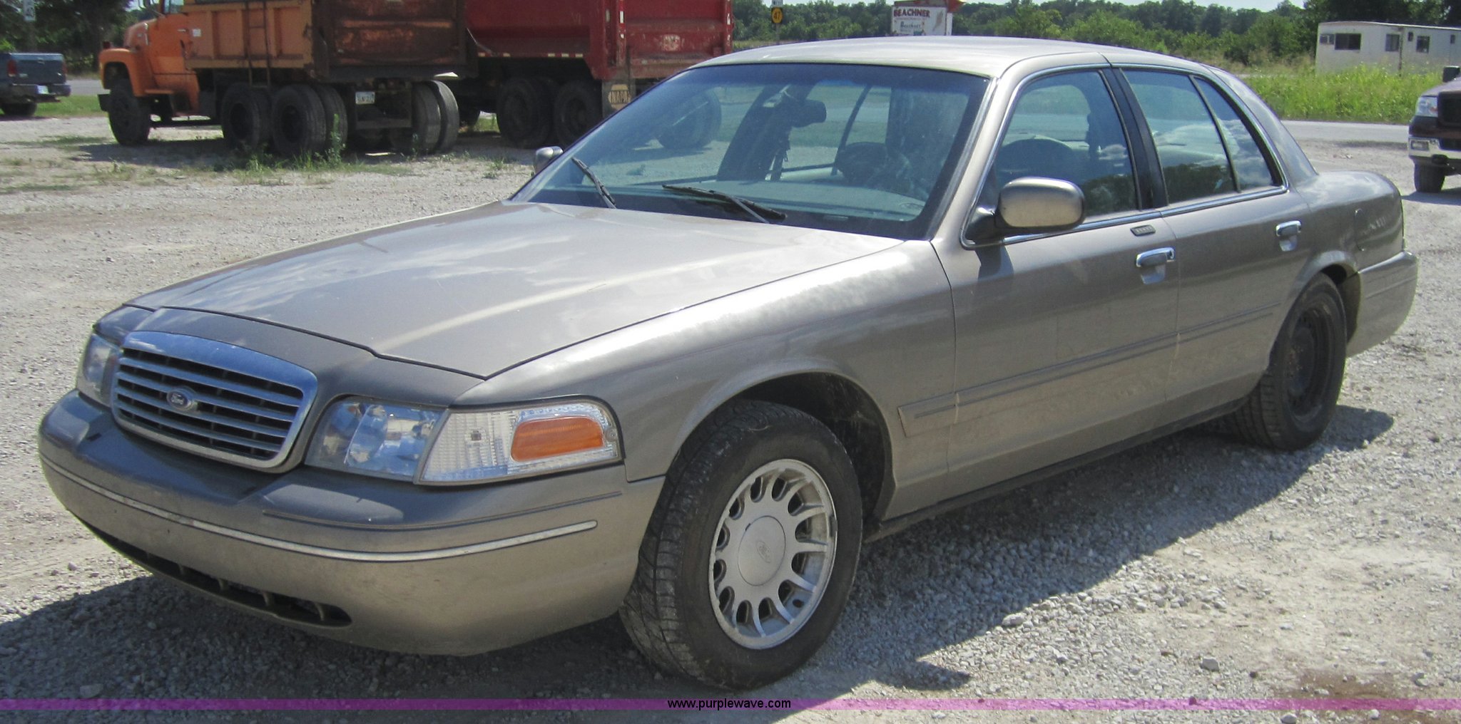 2001 Ford Crown Victoria LX in St Paul, KS | Item A9568 sold | Purple Wave