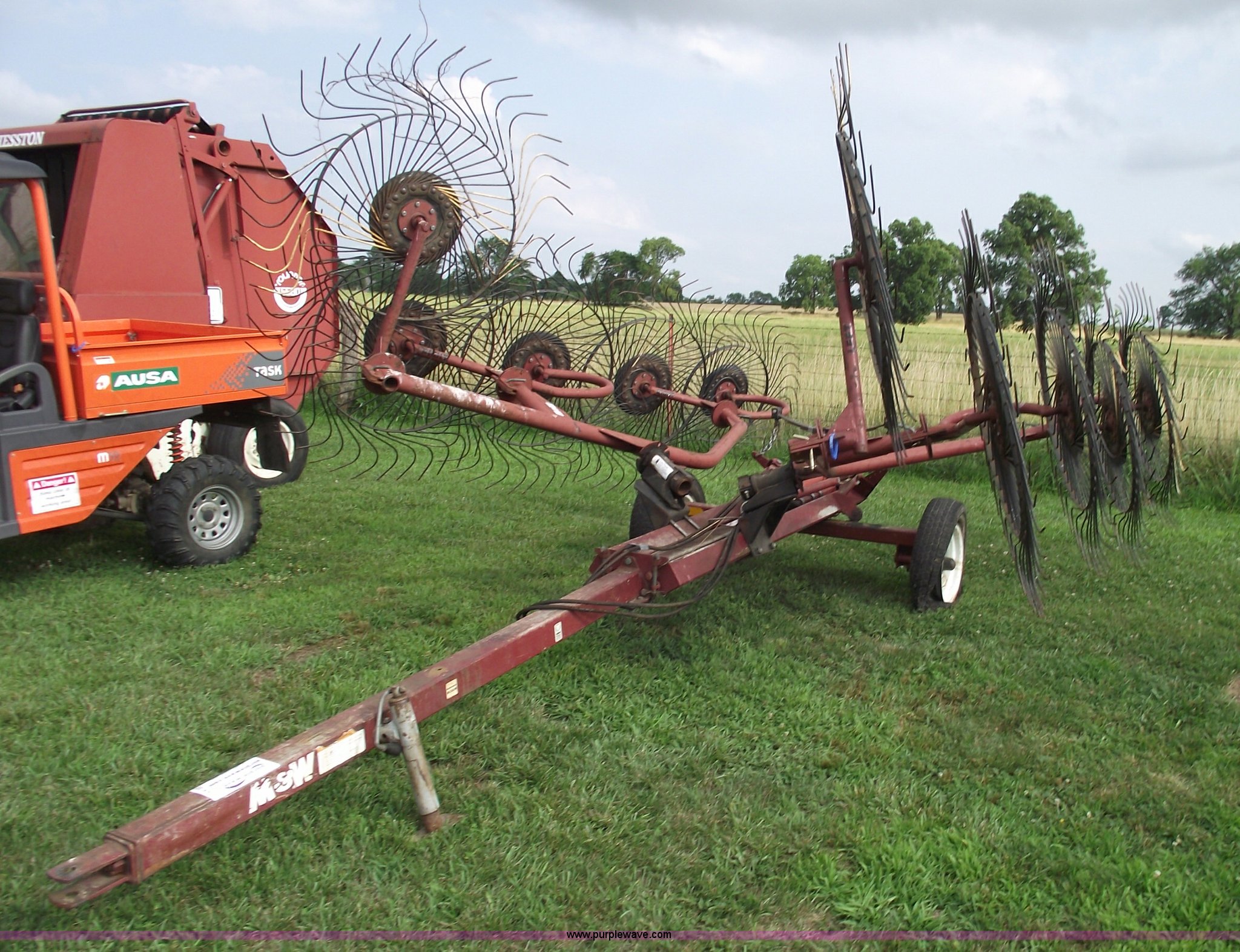 M&W 10 wheel rake in Clinton, MO | Item A4177 sold | Purple Wave