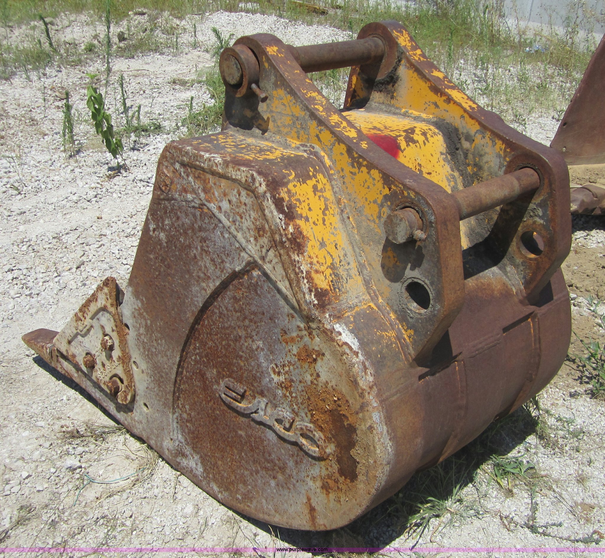 EACO toothed excavator bucket in St Paul, KS | Item A4778 sold | Purple ...
