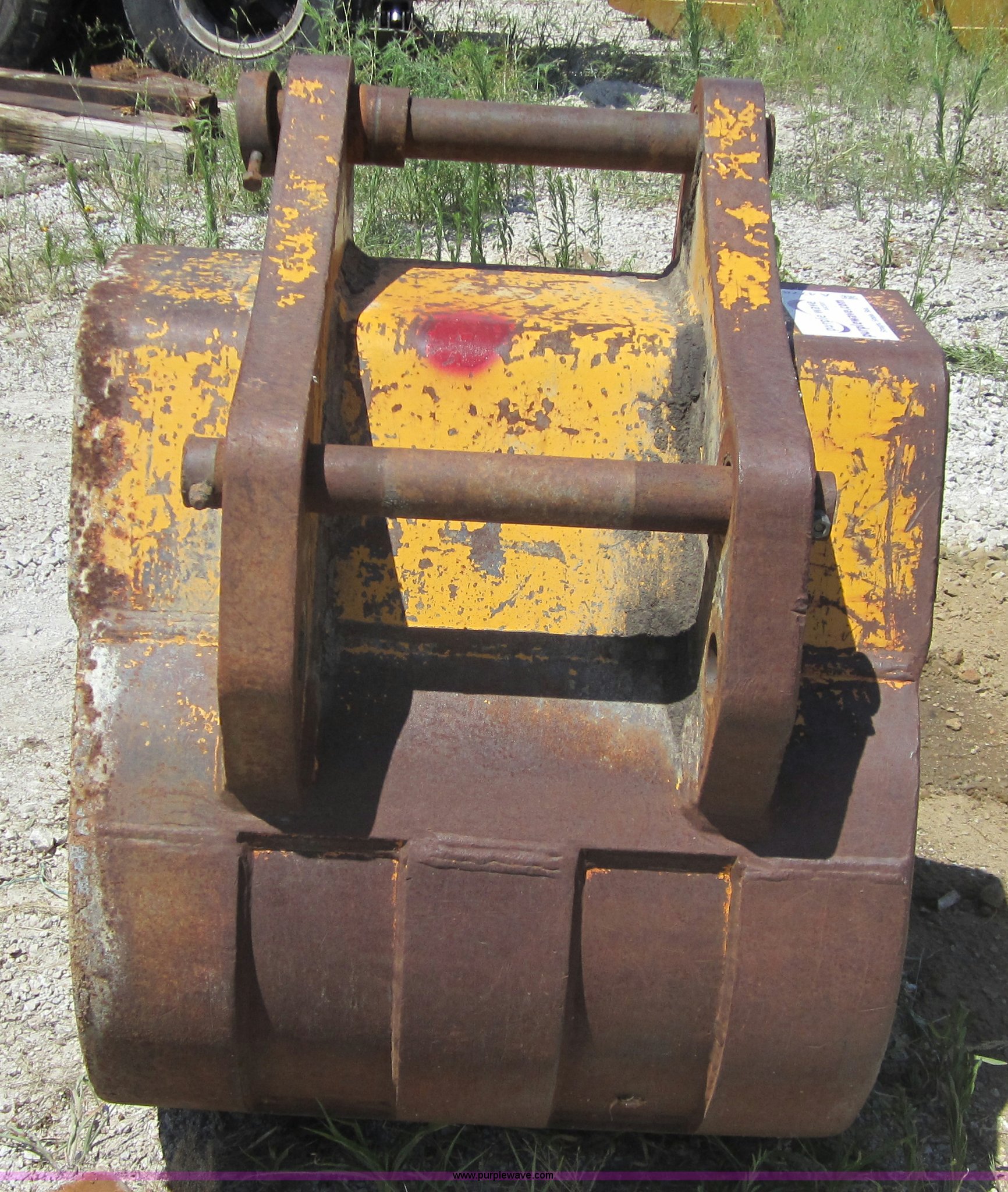 EACO toothed excavator bucket in St Paul, KS | Item A4778 sold | Purple ...