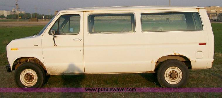 1985 Ford van in Hutchinson, KS | Item A1100 sold | Purple Wave