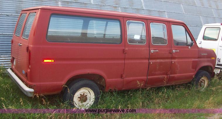 1984 Ford E250 Club Wagon van in Oxford, NE | Item A1142 sold | Purple Wave