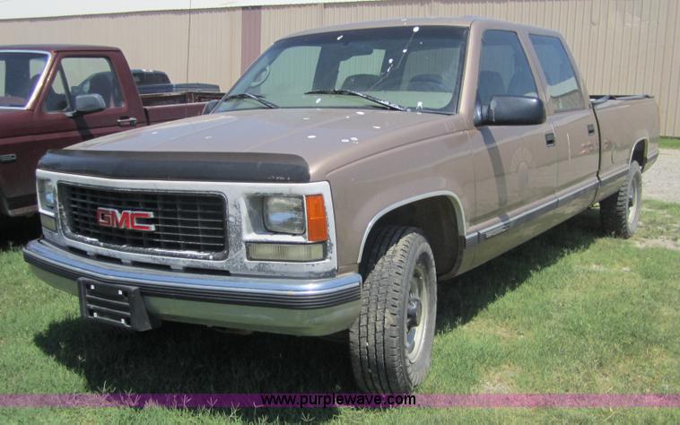 1997 GMC C3500 Sierra crew cab pickup truck in Oswego, KS | Item A4763 sold | Purple Wave