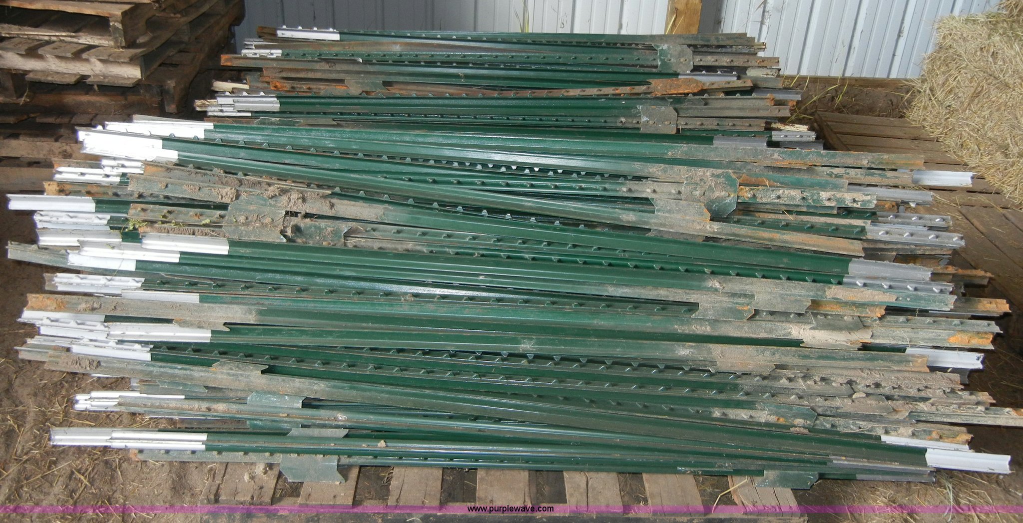 (200) used T-posts in Fort Riley, KS | Item D9599 sold | Purple Wave