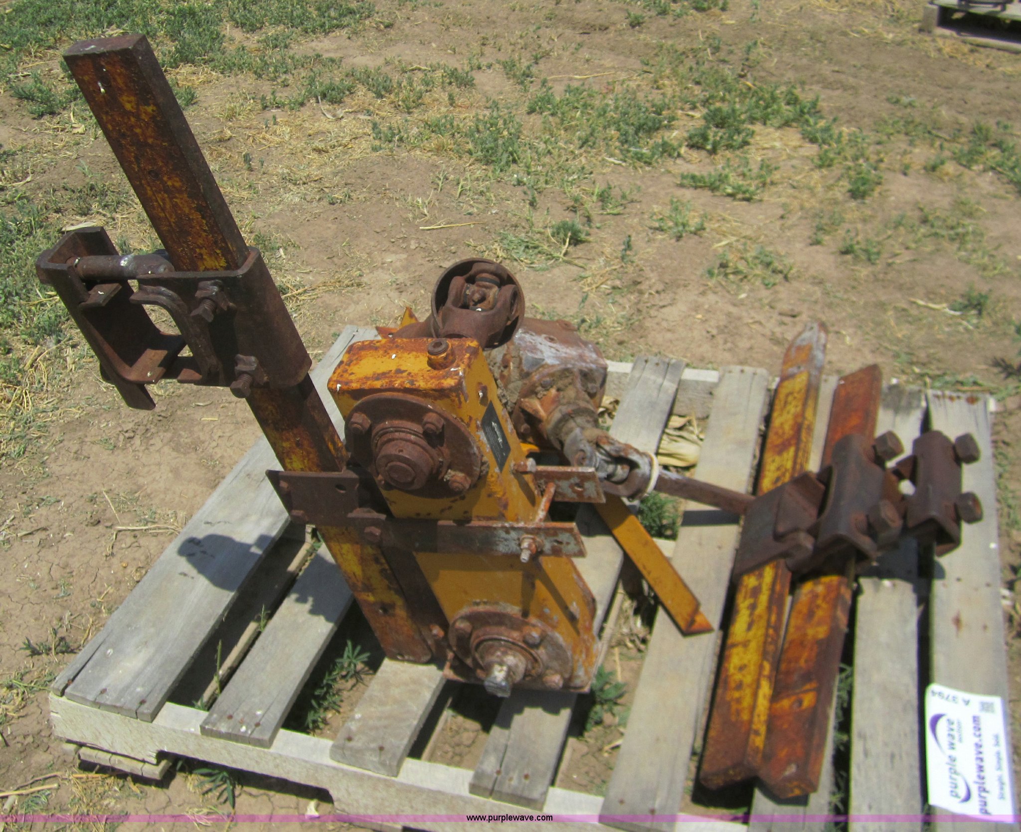 Handby rod weeder gearbox in Guymon, OK | Item A3794 sold | Purple Wave