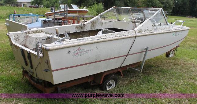1971 Larson 15' tri-hull boat in Abilene, KS | Item A2610 sold | Purple ...