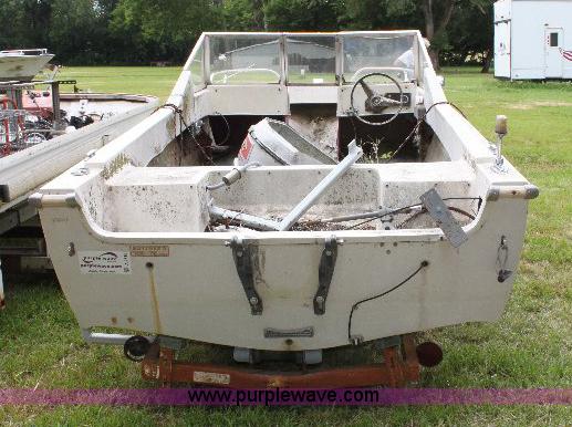 1971 Larson 15' tri-hull boat in Abilene, KS | Item A2610 sold | Purple ...