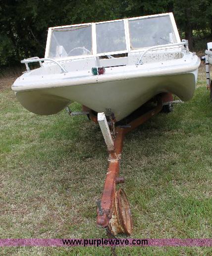 1971 Larson 15' tri-hull boat in Abilene, KS | Item A2610 sold | Purple ...