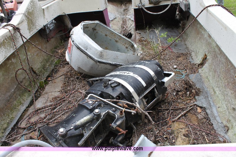 1971 Larson 15' tri-hull boat in Abilene, KS | Item A2610 sold | Purple ...