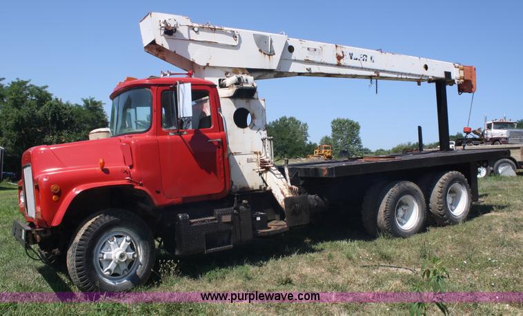 1972 Mack DM685 truck with Stinger II crane in Lansing, KS | Item A2159 ...
