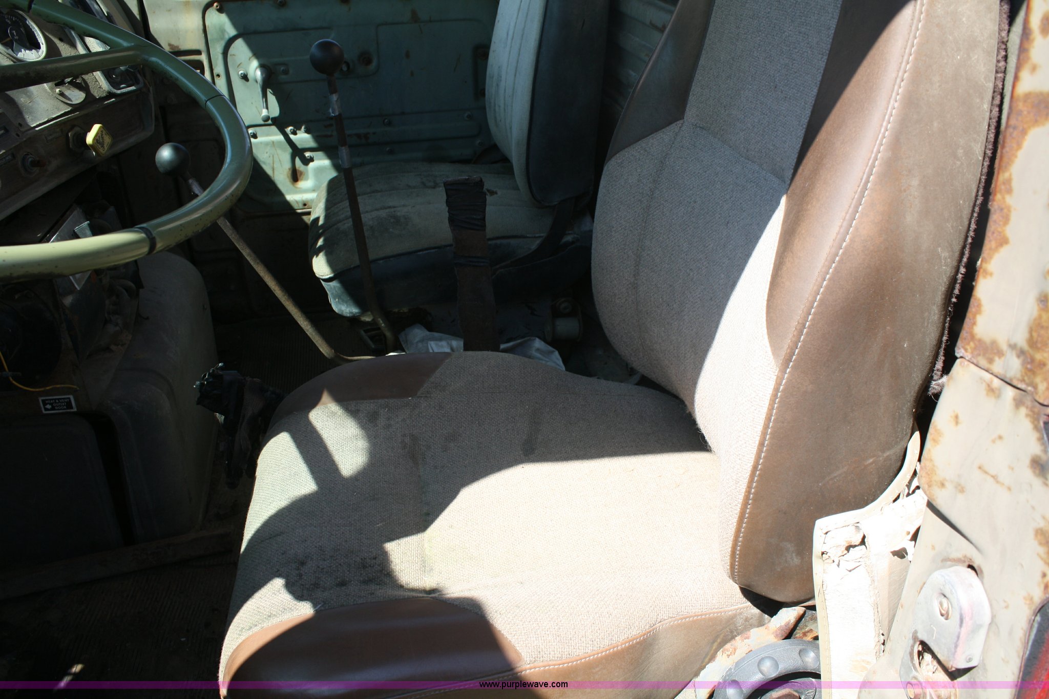1972 Mack DM685 truck with Stinger II crane in Lansing, KS | Item A2159 ...