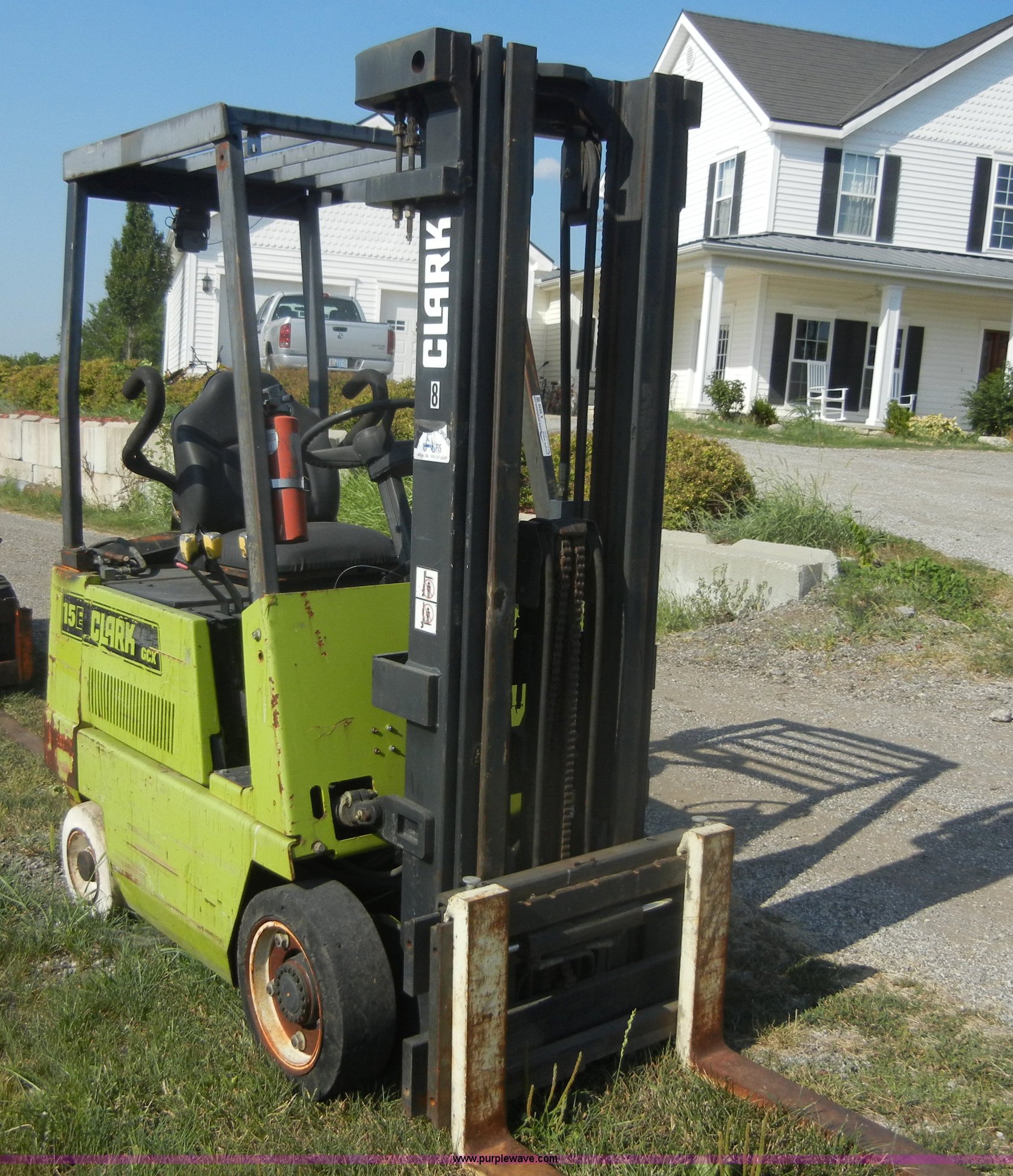 Clark 15E GCX forklift in Paola, KS | Item A9939 sold | Purple Wave