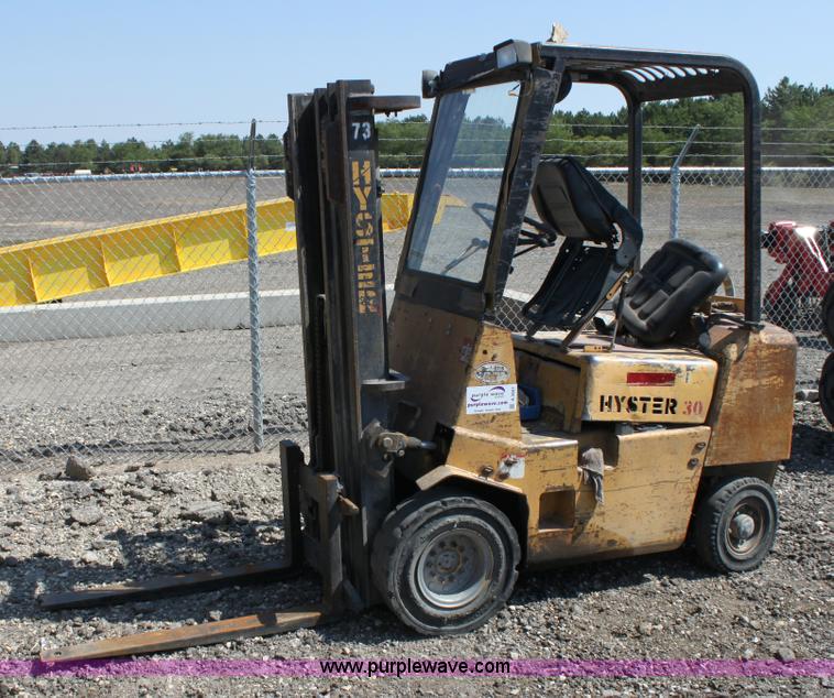Hyster H30XL forklift in Hesston, KS | Item A3601 sold | Purple Wave