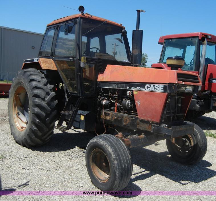 1987 Case IH 1594 tractor in Topeka, KS | Item D9648 sold | Purple Wave