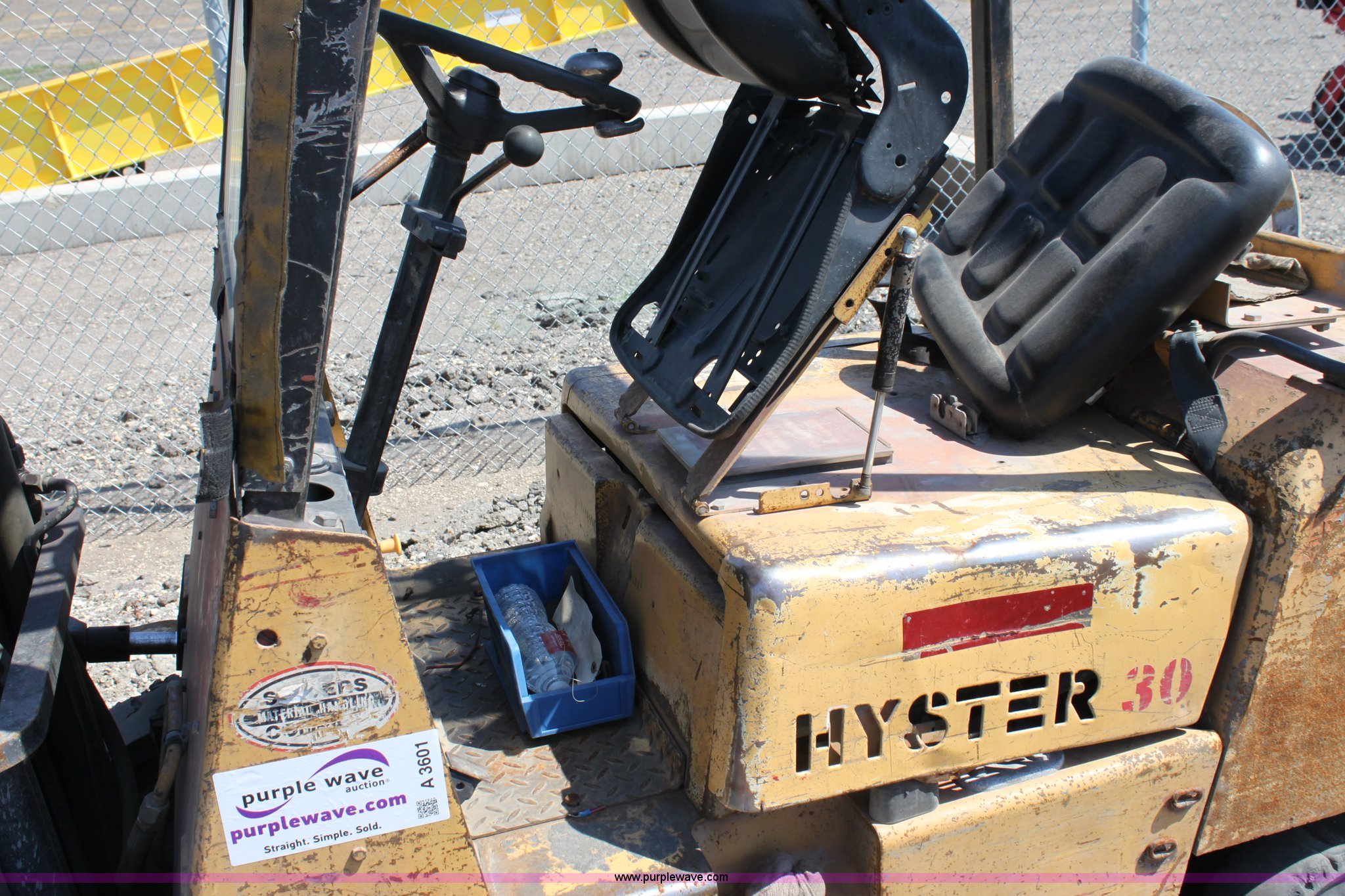 Hyster H30XL forklift in Hesston, KS | Item A3601 sold | Purple Wave