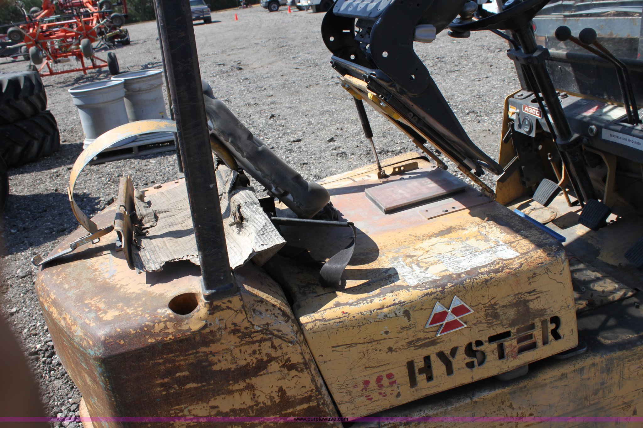 Hyster H30XL forklift in Hesston, KS | Item A3601 sold | Purple Wave