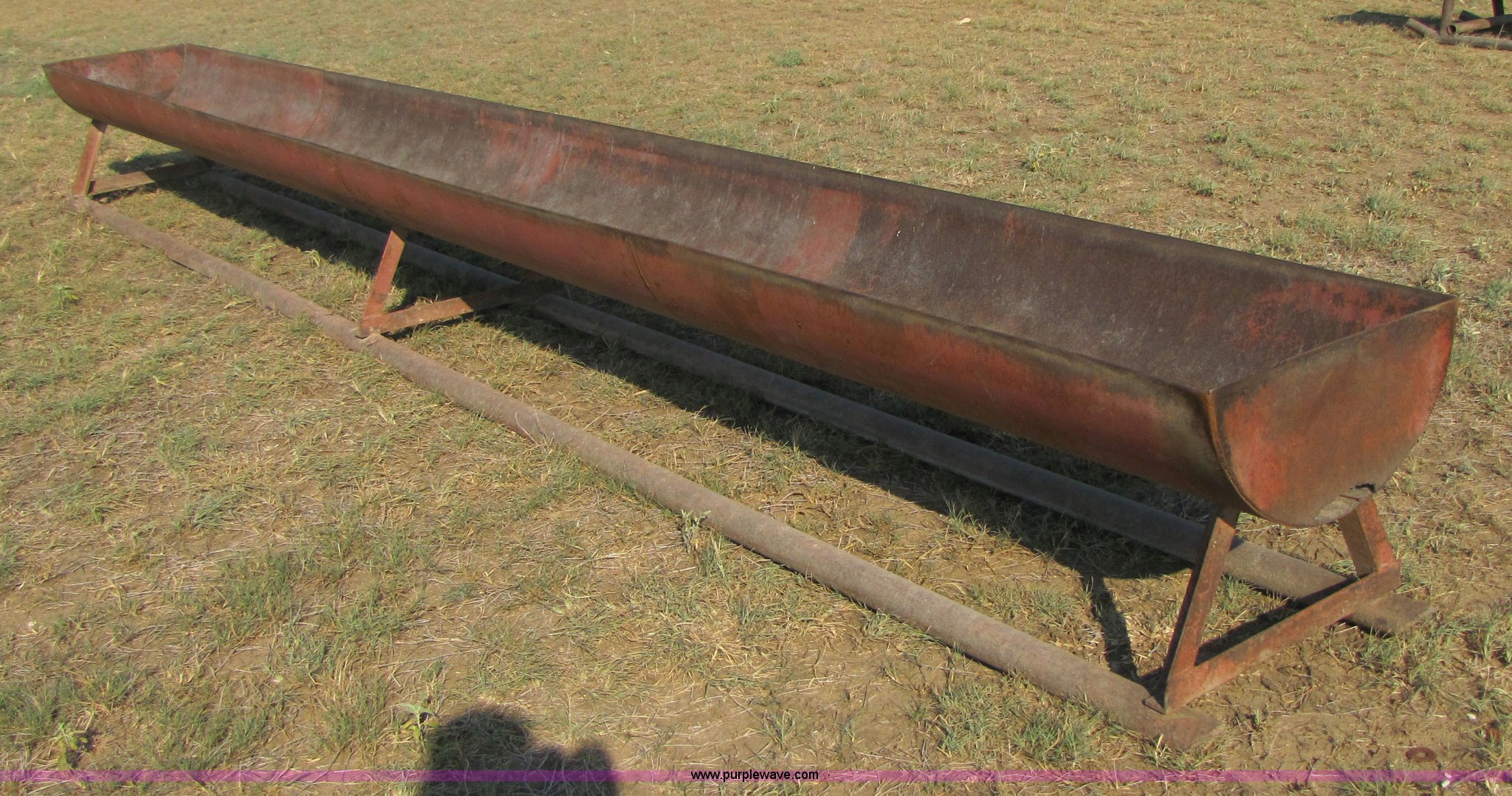 (5) metal pipe feed bunks in Seguin, TX | Item C9502 sold | Purple Wave