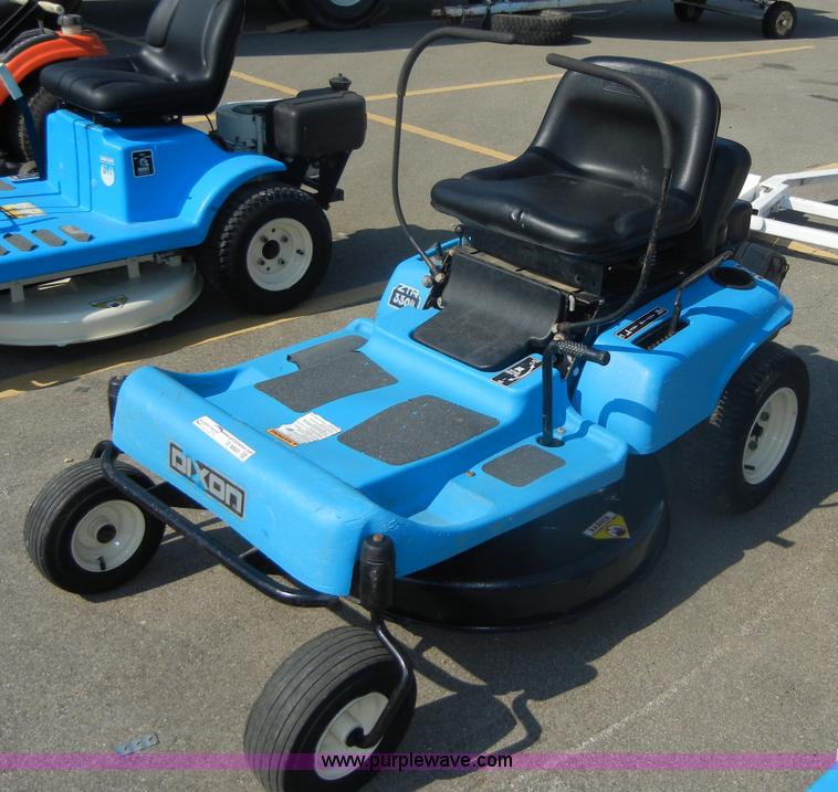 Dixon 3304 ZTR mower in Manhattan, KS | Item D9800 sold | Purple Wave