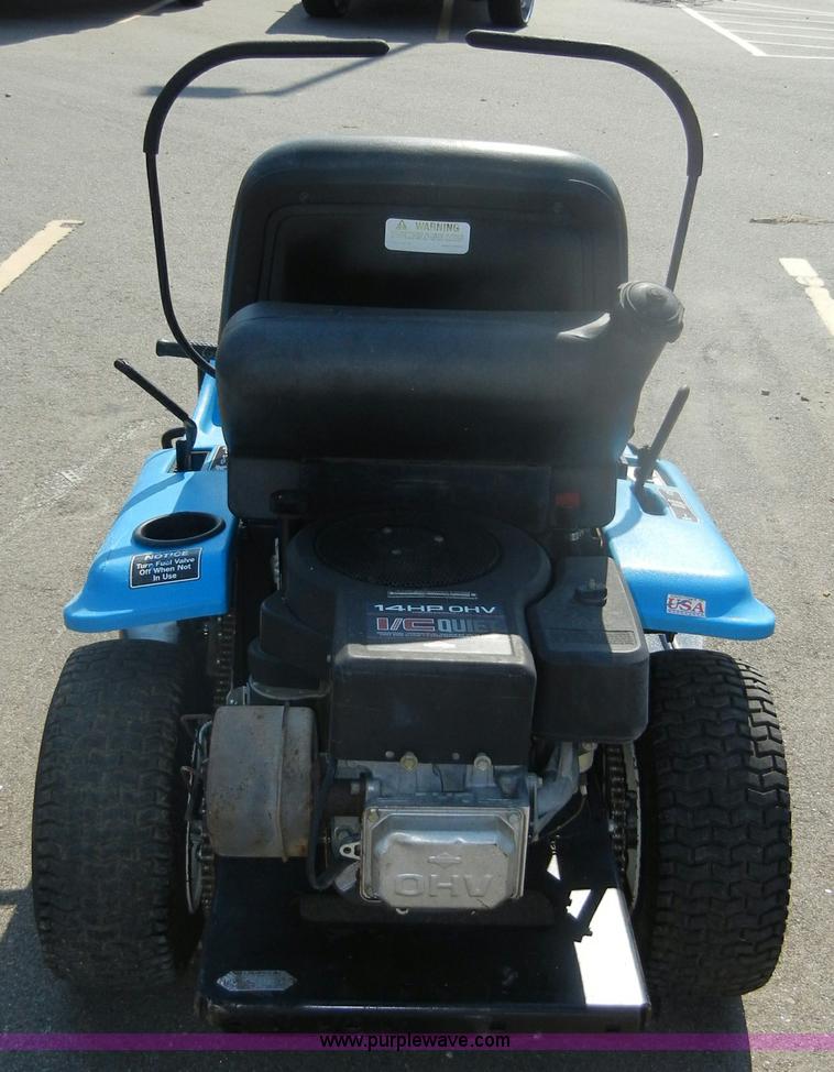 Dixon 3304 ZTR mower in Manhattan, KS | Item D9800 sold | Purple Wave