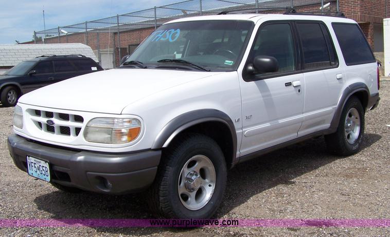 1999 Ford Explorer XLT SUV in Colby, KS | Item B3513 sold | Purple Wave