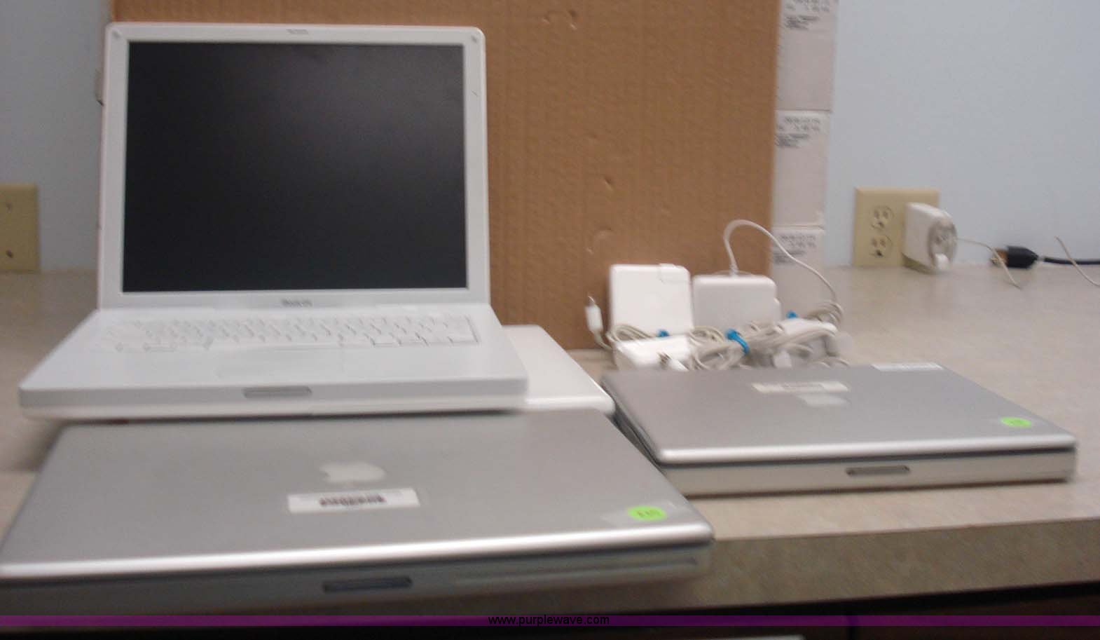 (4) Apple G4 ibook laptops in Manhattan, KS | Item 5352 sold | Purple Wave