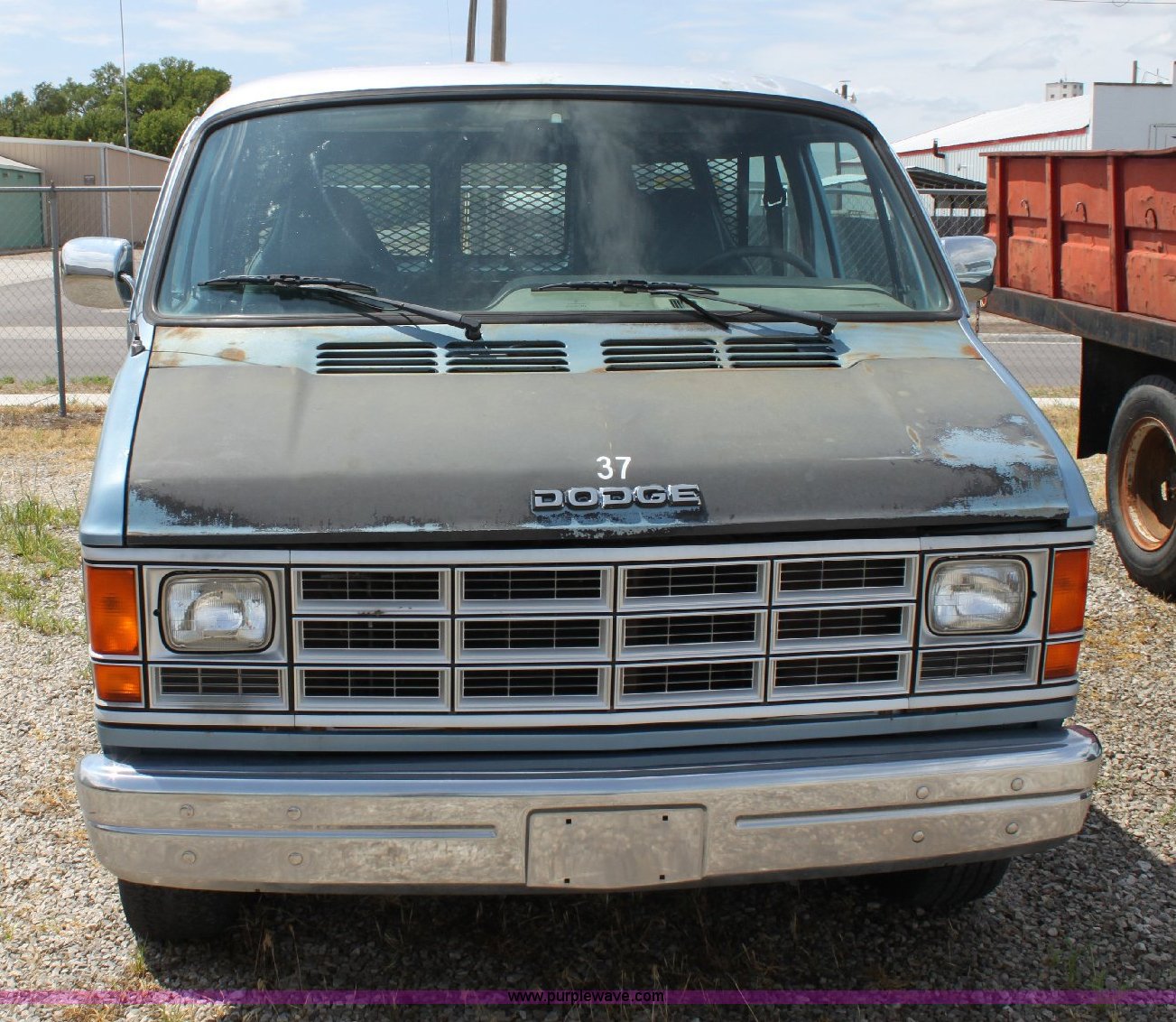 1989 Dodge Ram B250 van in Hutchinson, MO | Item A2672 sold | Purple Wave
