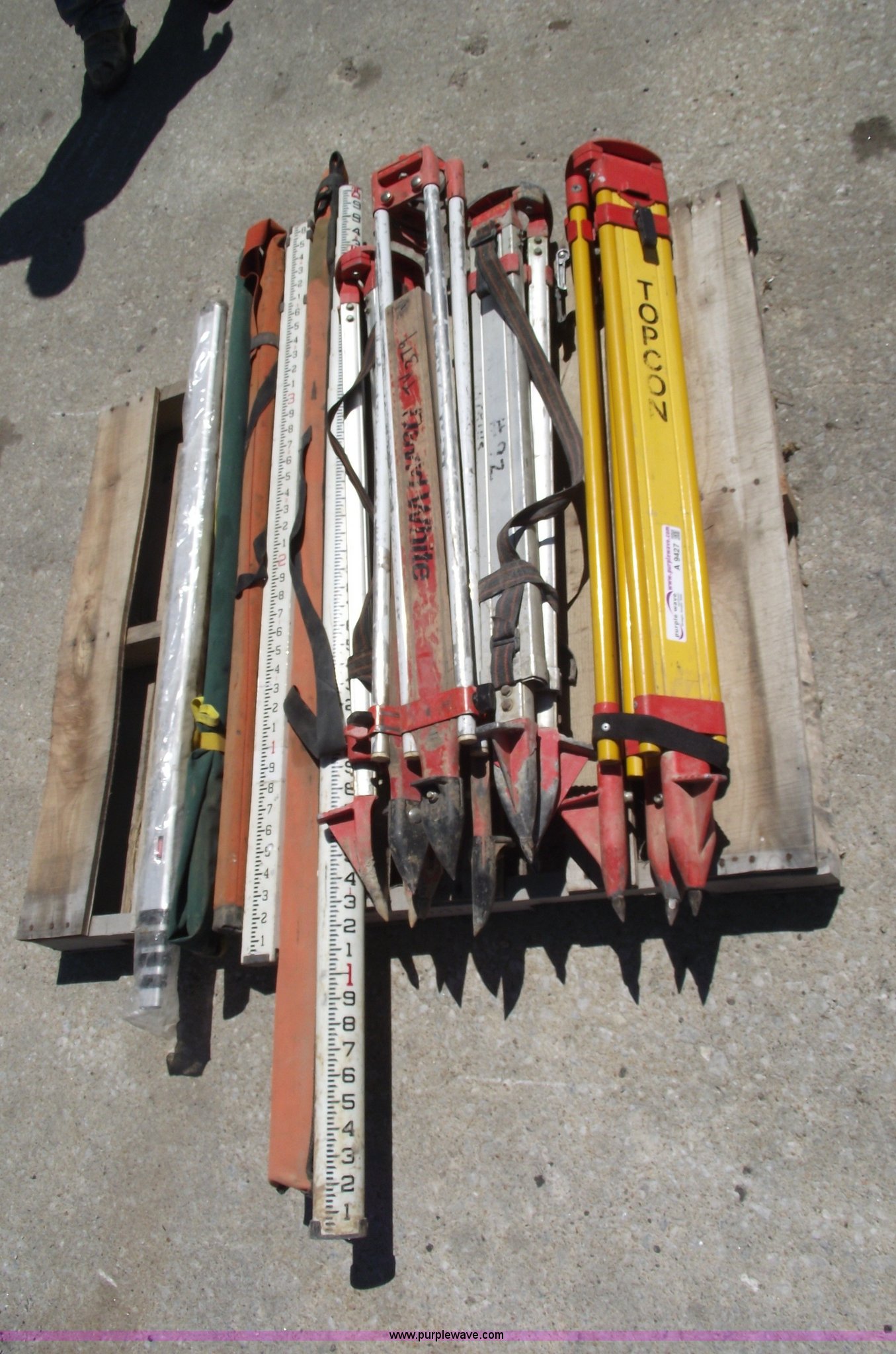 Grade rod and transit legs in Columbia, MO | Item A9427 sold | Purple Wave
