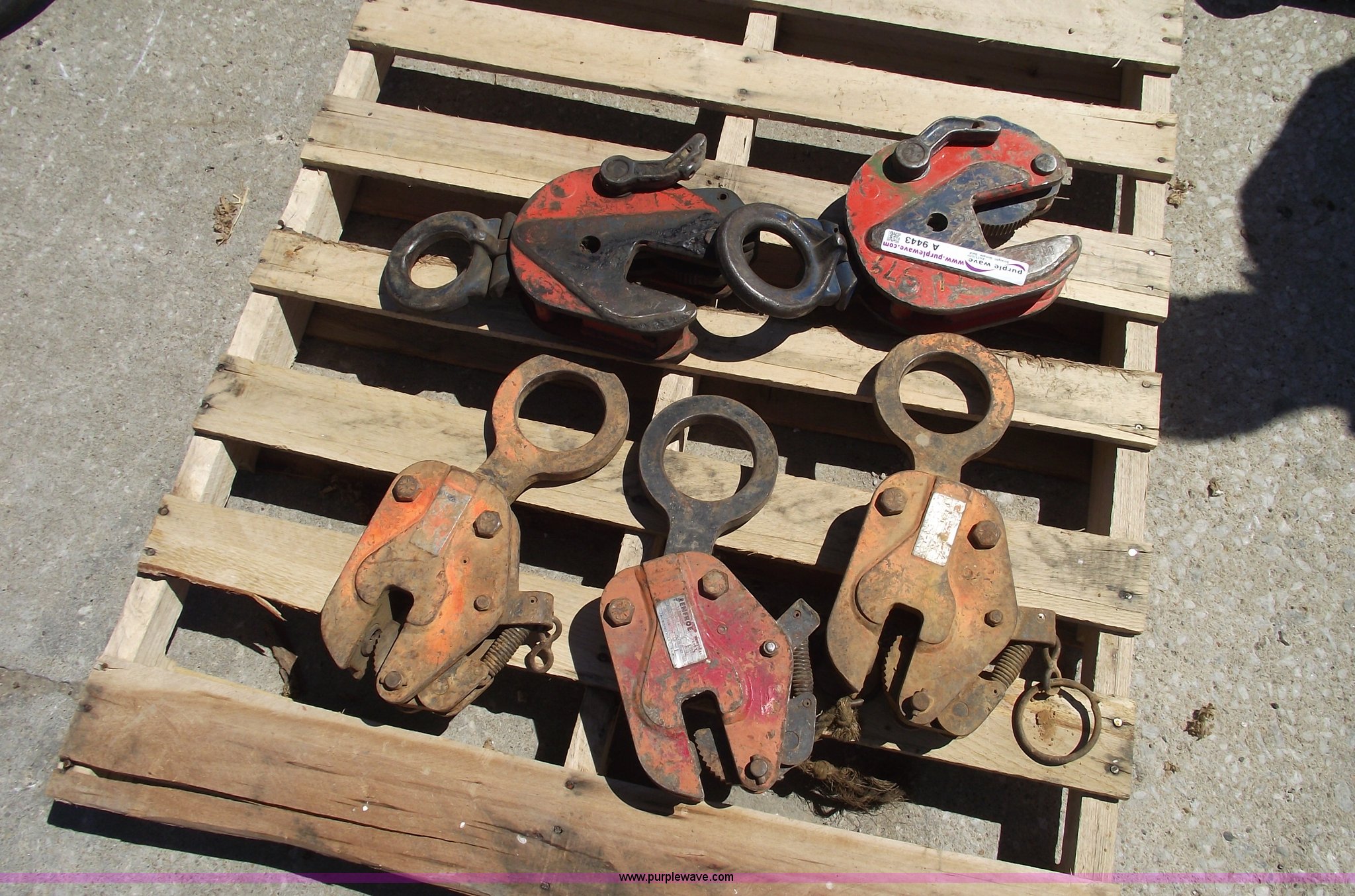(5) beam/pile clamps in Columbia, MO | Item A9443 sold | Purple Wave