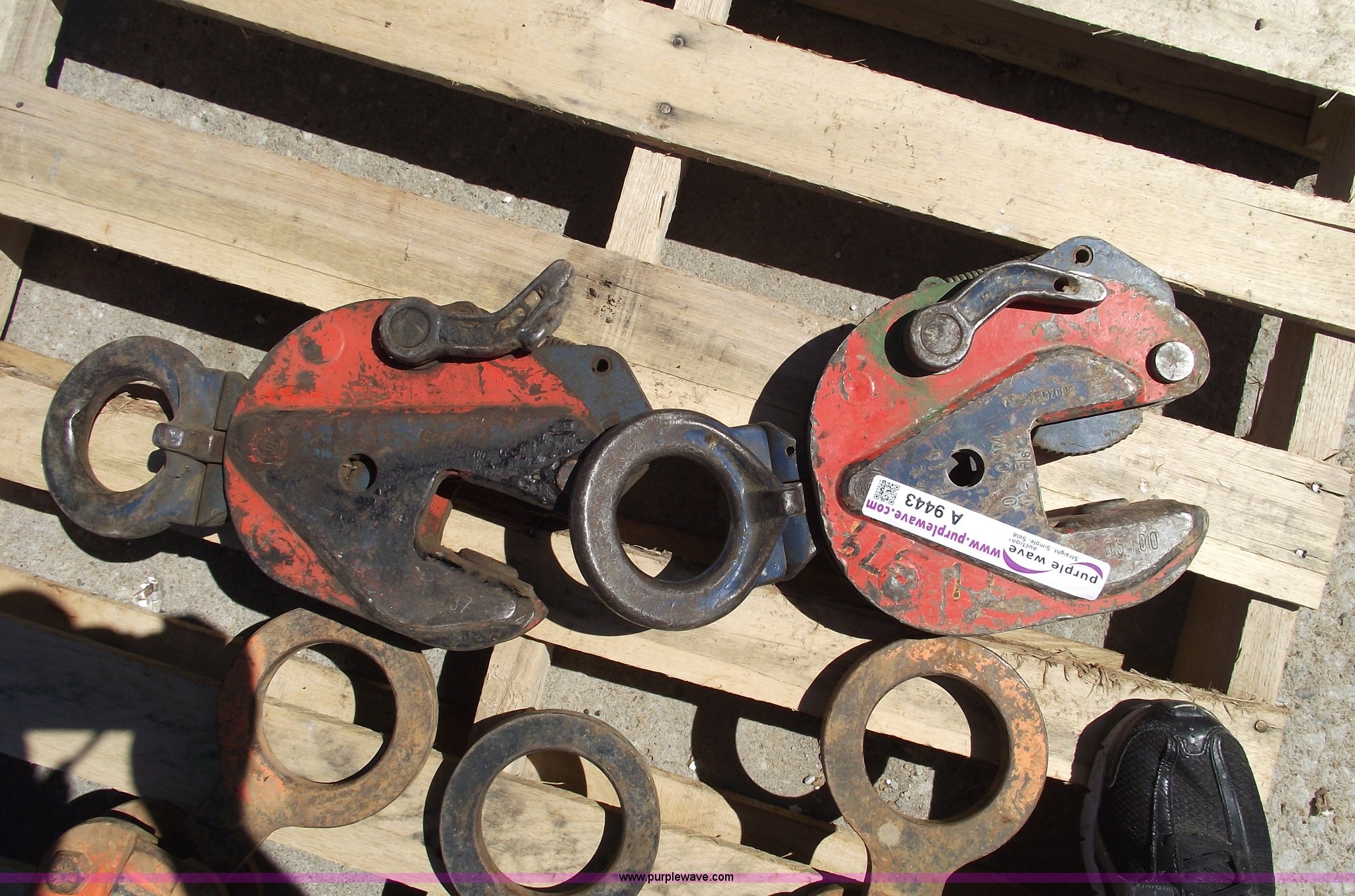 (5) beam/pile clamps in Columbia, MO | Item A9443 sold | Purple Wave