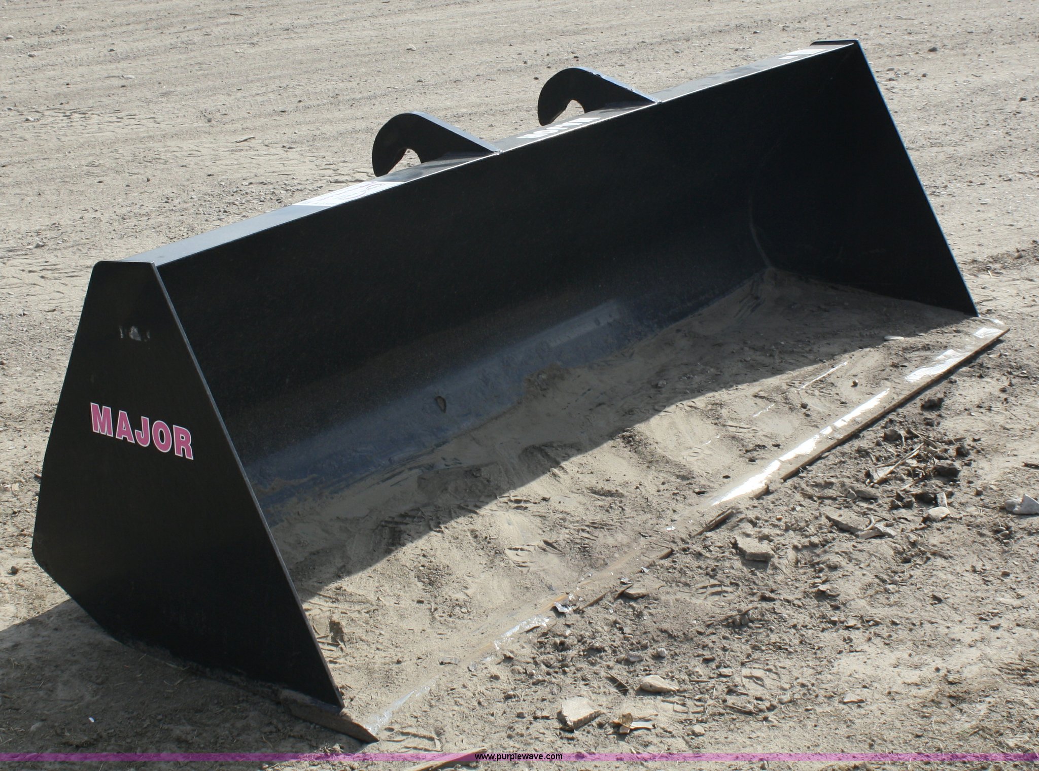 Mayor 1 yd. loader bucket in Lawrence, KS | Item A2329 sold | Purple Wave