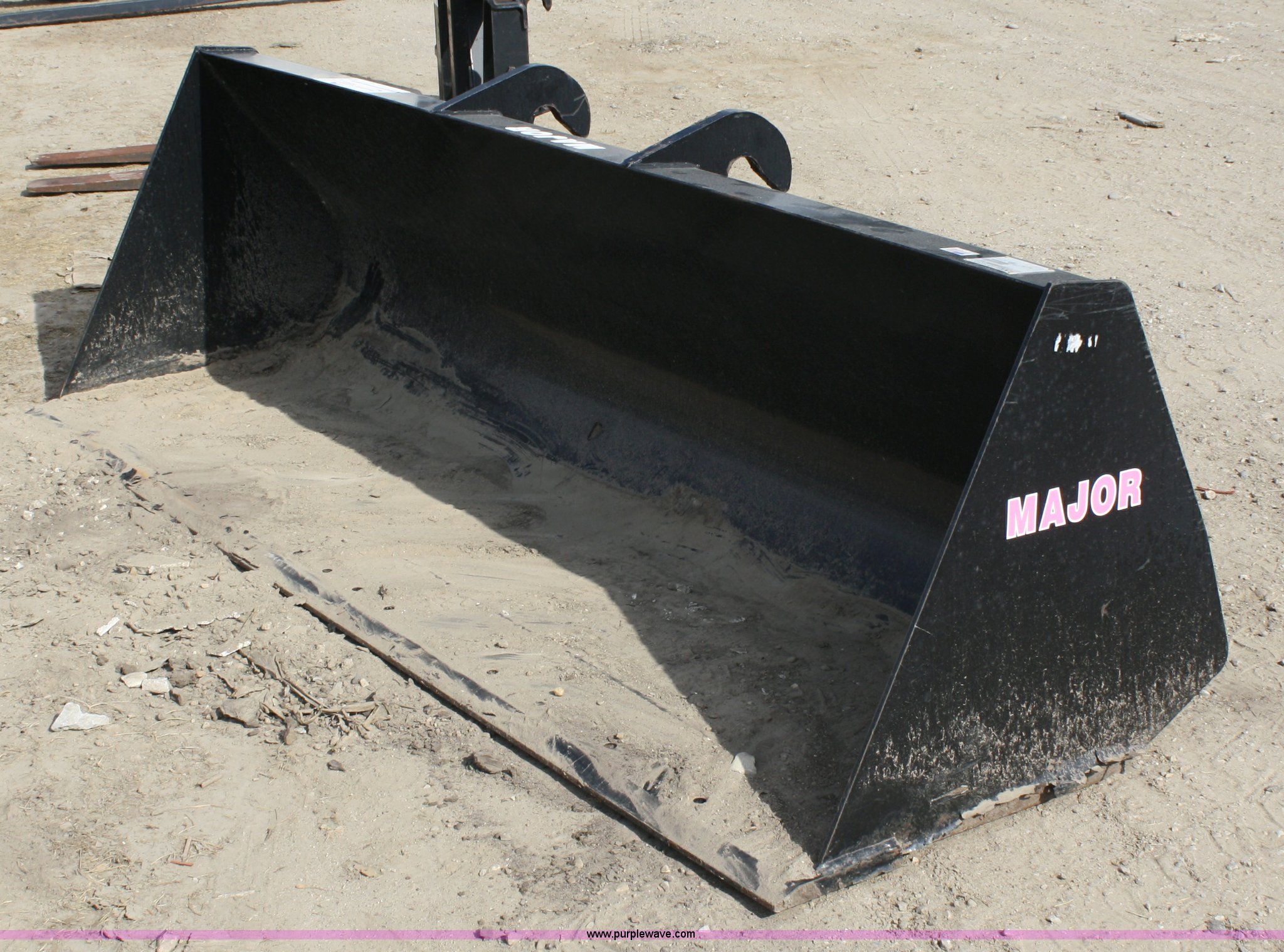 Mayor 1 yd. loader bucket in Lawrence, KS | Item A2329 sold | Purple Wave