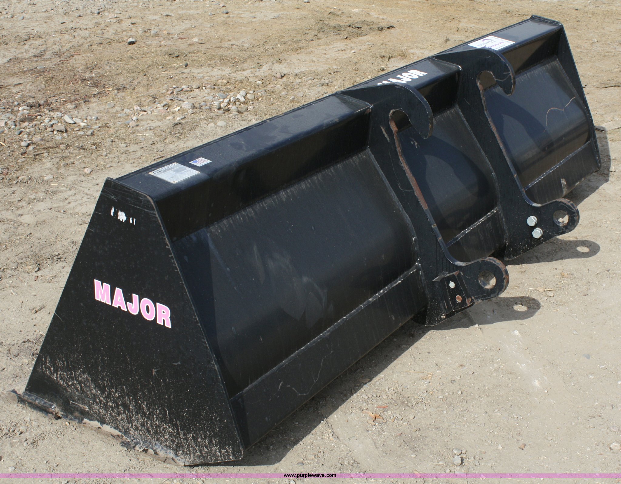 Mayor 1 yd. loader bucket in Lawrence, KS | Item A2329 sold | Purple Wave