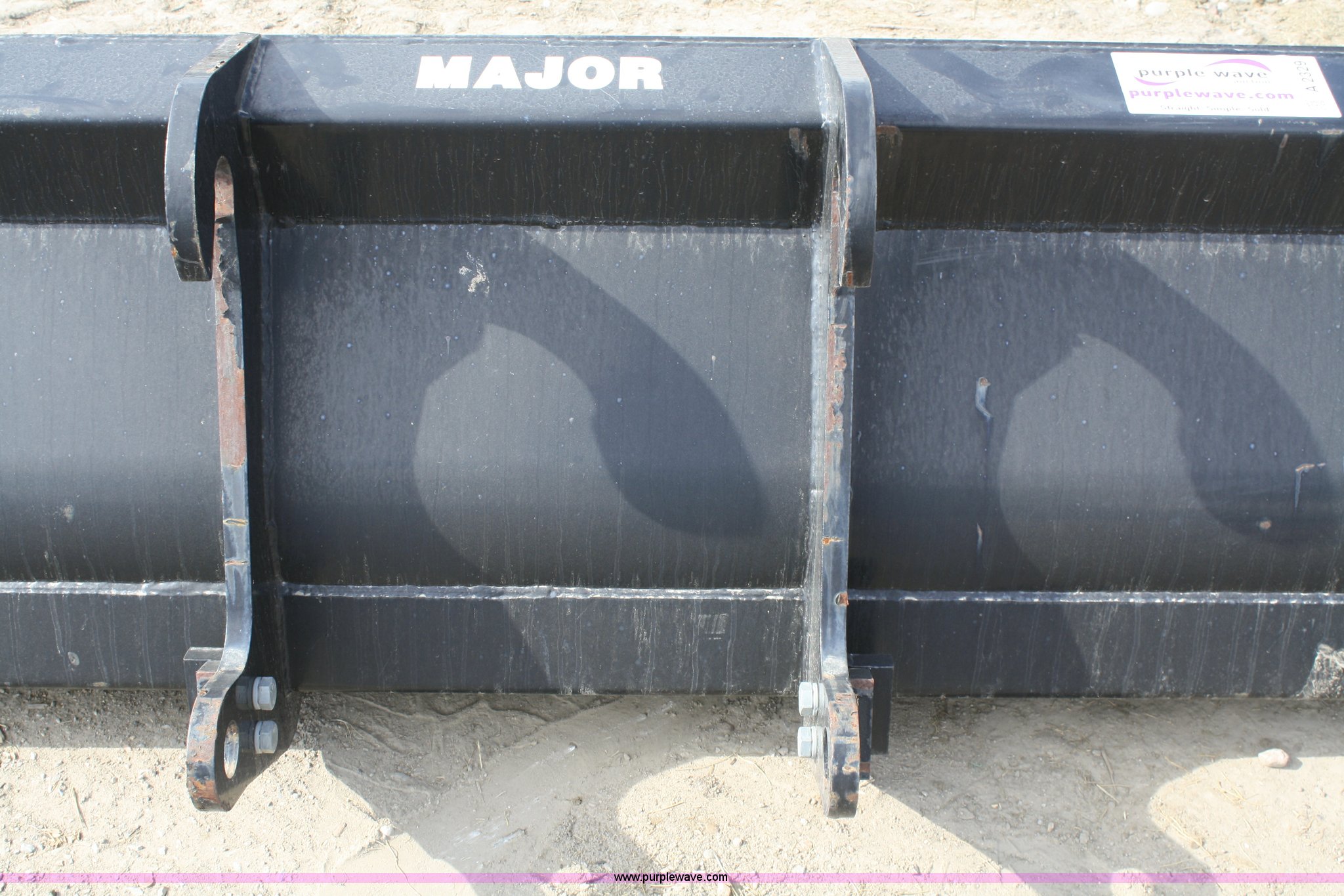 Mayor 1 yd. loader bucket in Lawrence, KS | Item A2329 sold | Purple Wave