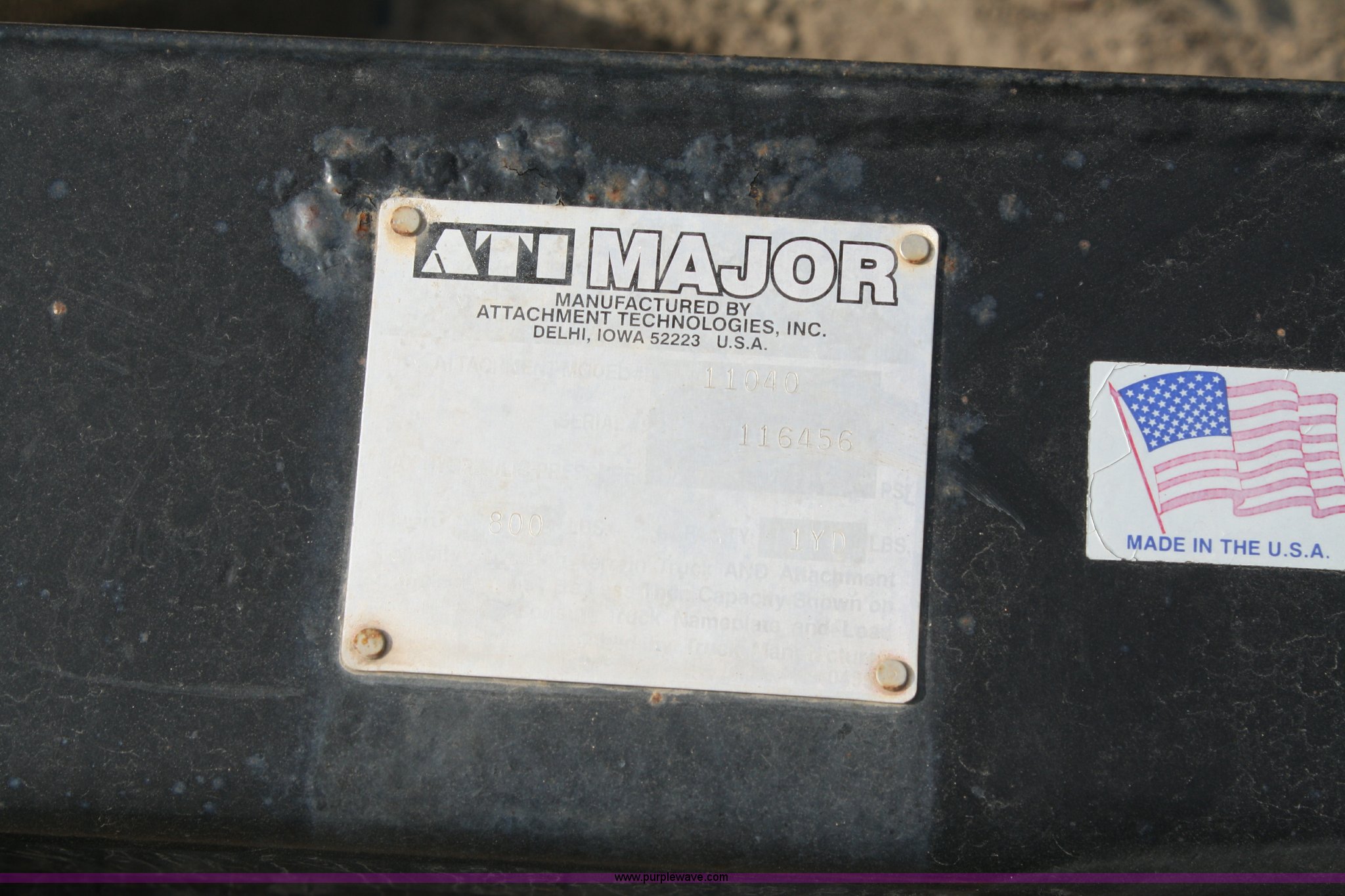 Mayor 1 yd. loader bucket in Lawrence, KS | Item A2329 sold | Purple Wave