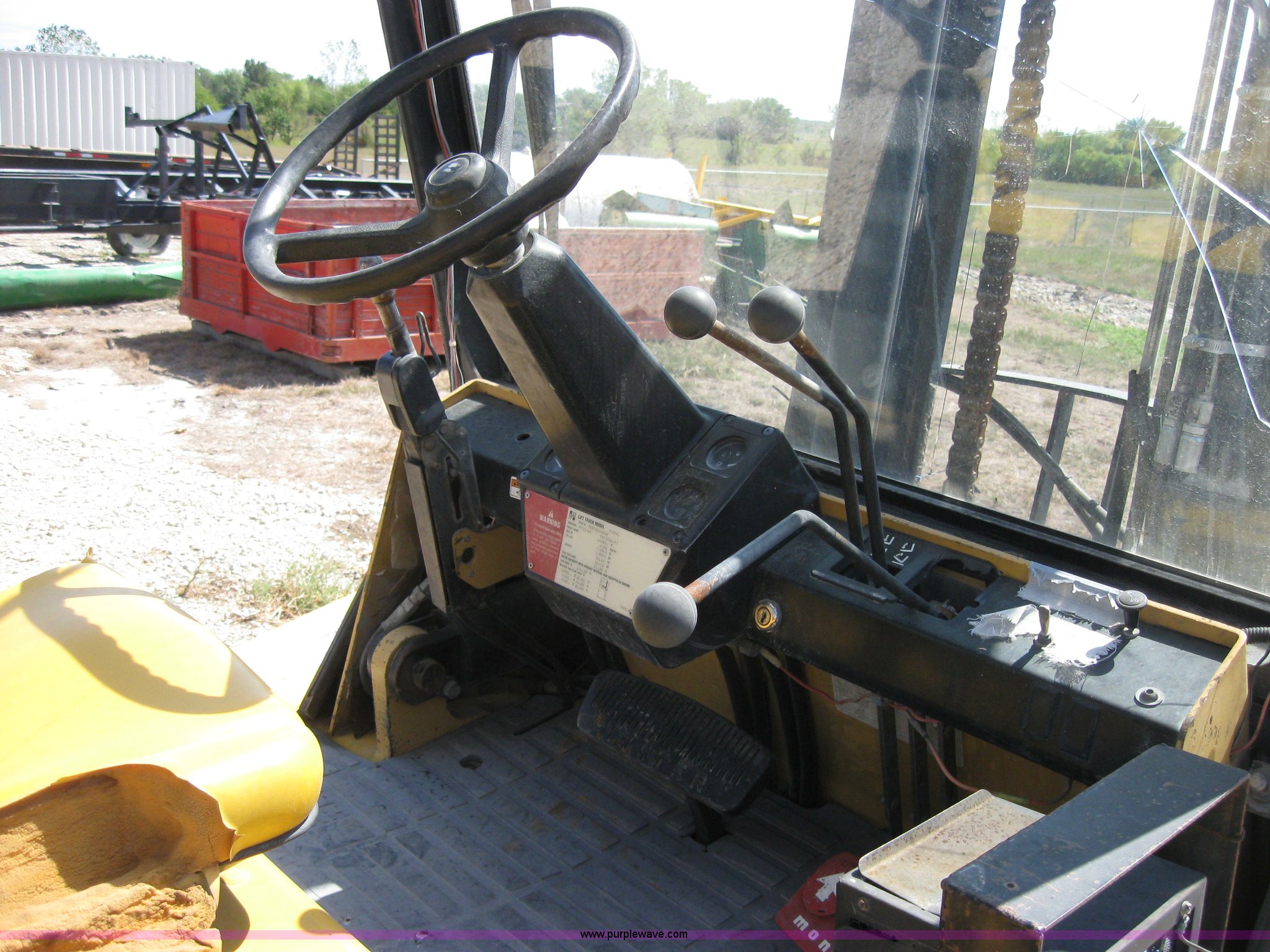 Hyster H100XL forklift in Emporia, KS | Item A5168 sold | Purple Wave
