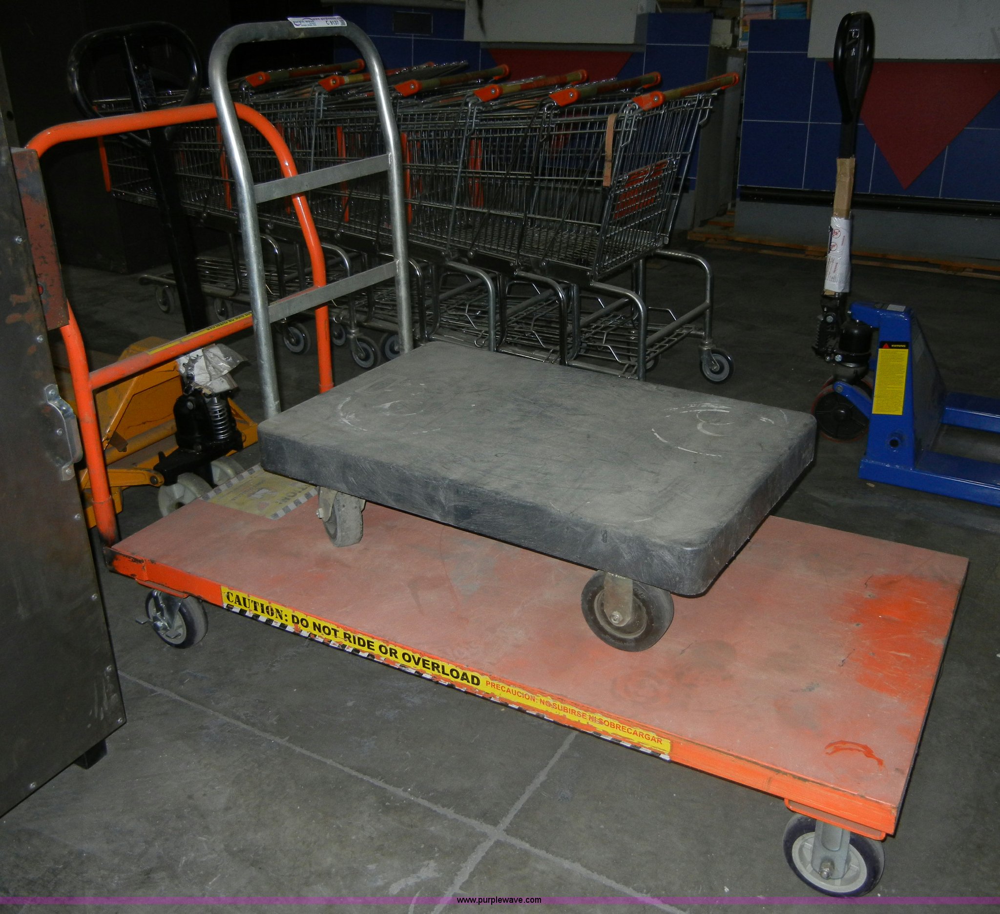 (2) push carts in Spring Hill, KS | Item C9137 sold | Purple Wave