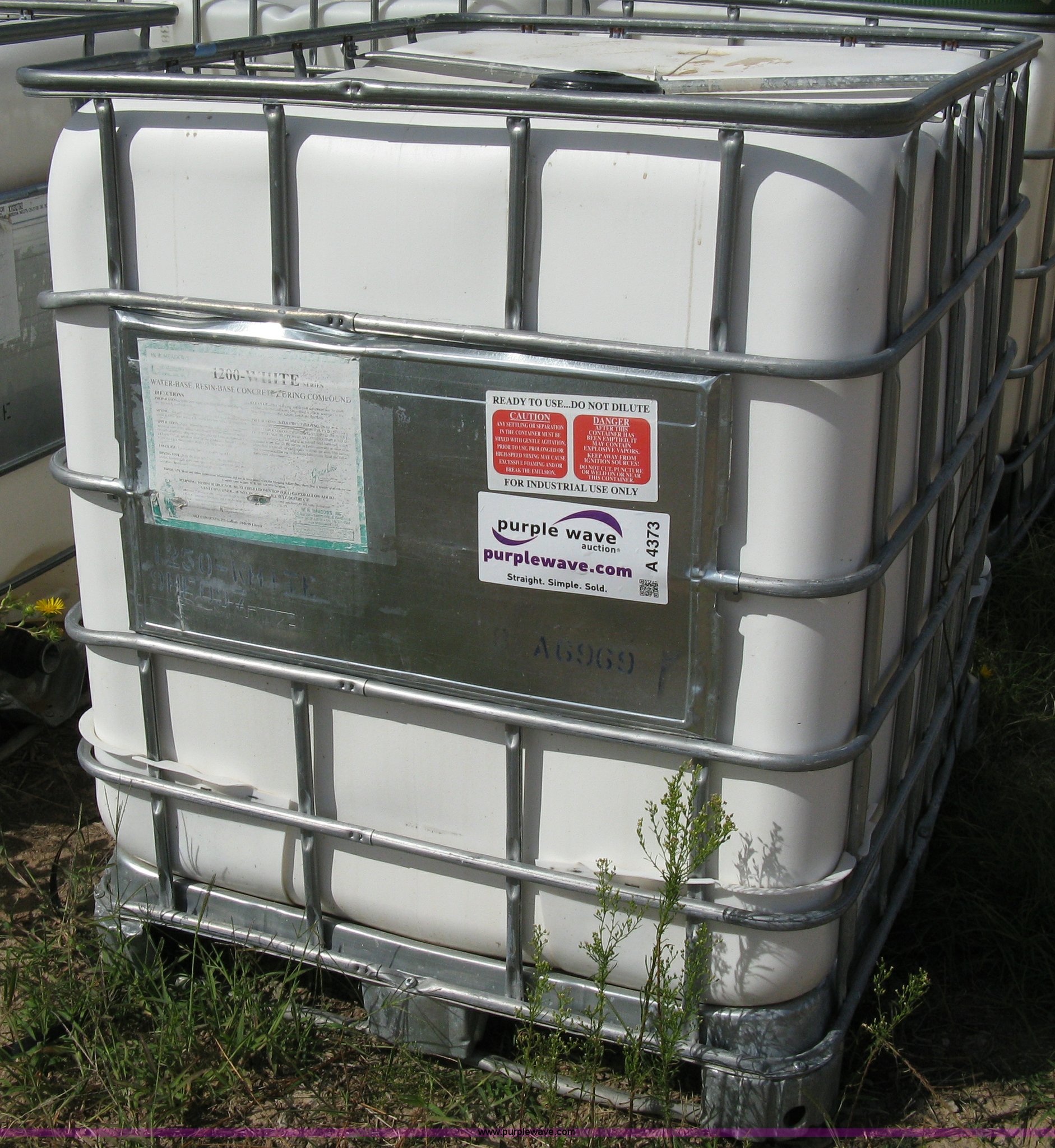 (4) poly cube tanks, empty in Kingman, KS | Item A4373 sold | Purple Wave