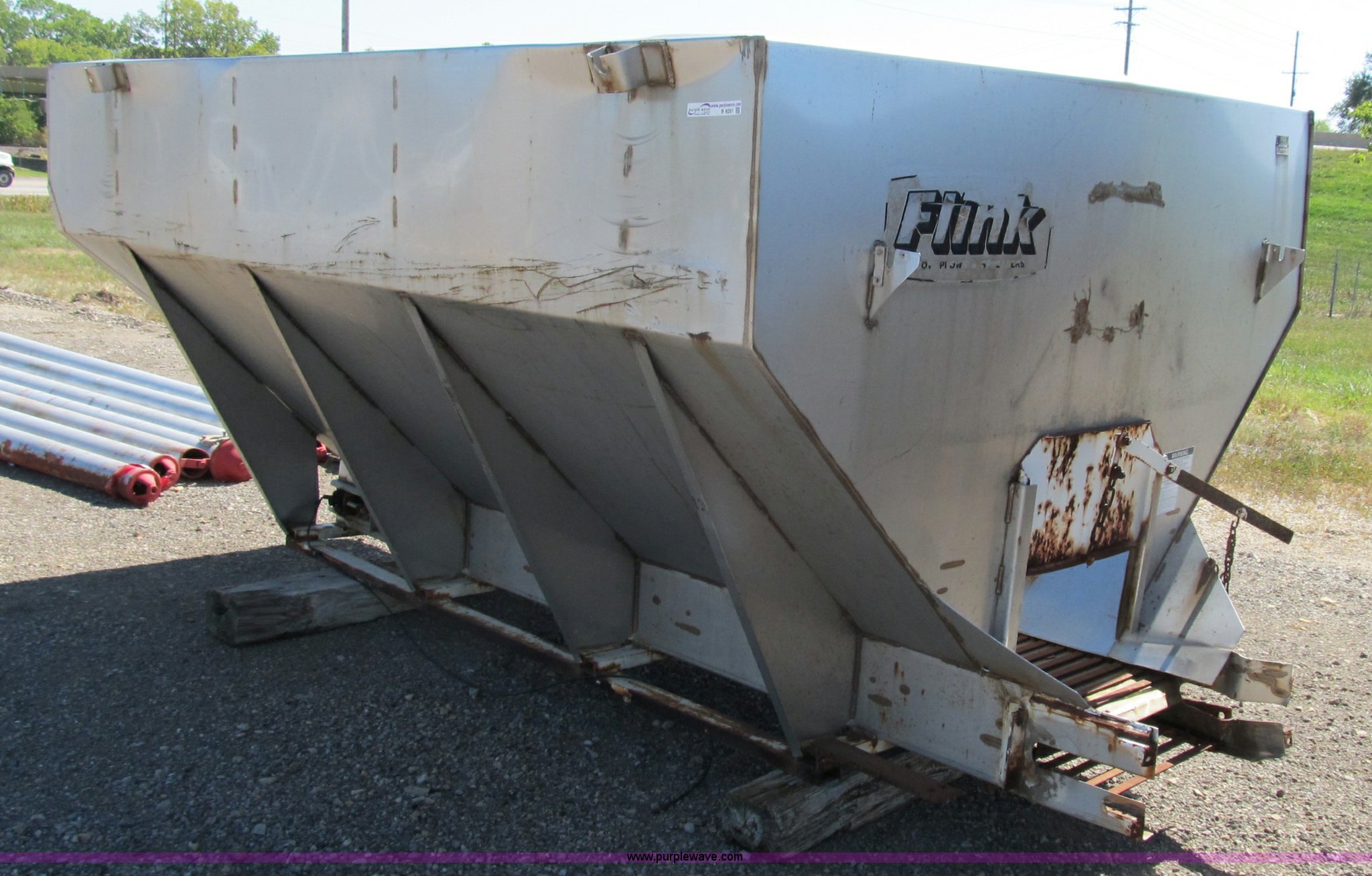 Flink spreader box in Topeka, KS | Item B9281 sold | Purple Wave