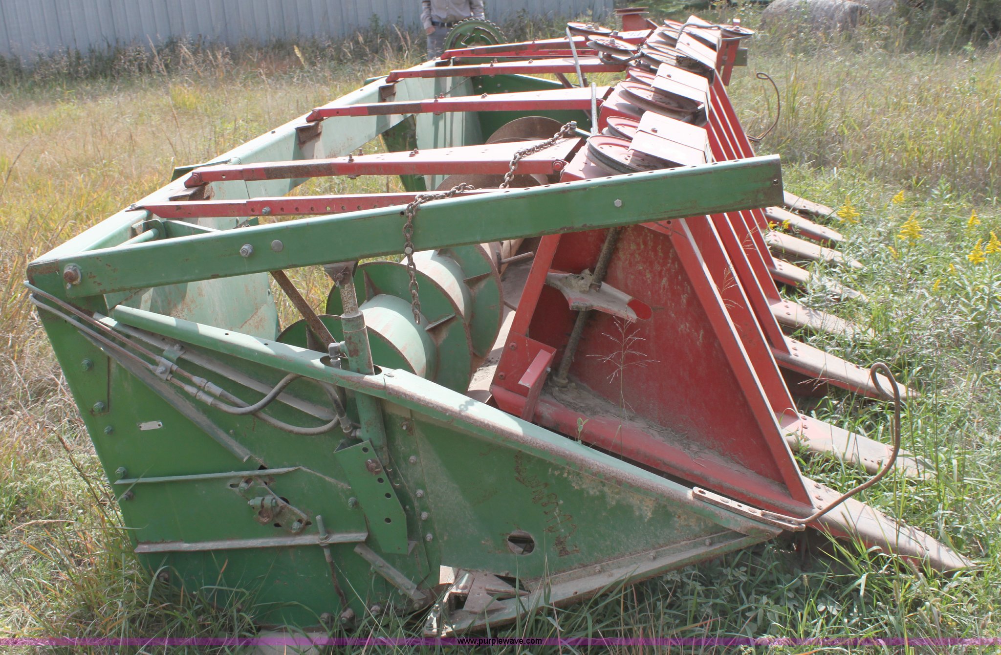 Hesston Head Hunter four row milo header in White City, KS | Item A2983 ...