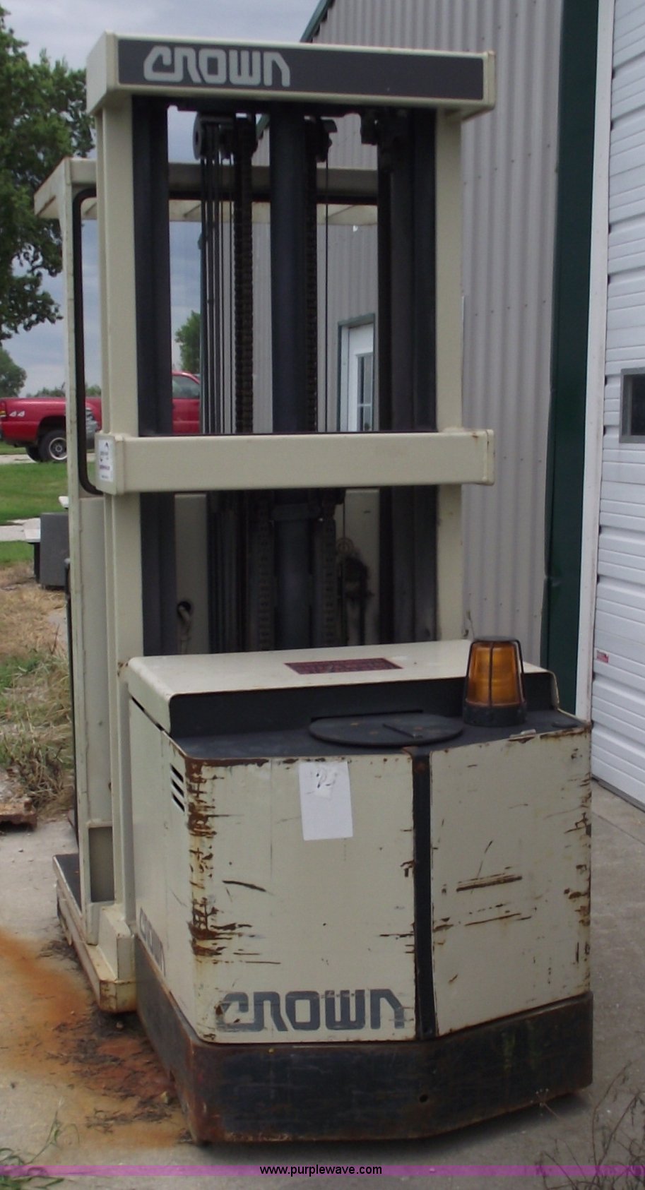 Crown stand-up forklift in Odessa, MO | Item A4076 sold | Purple Wave