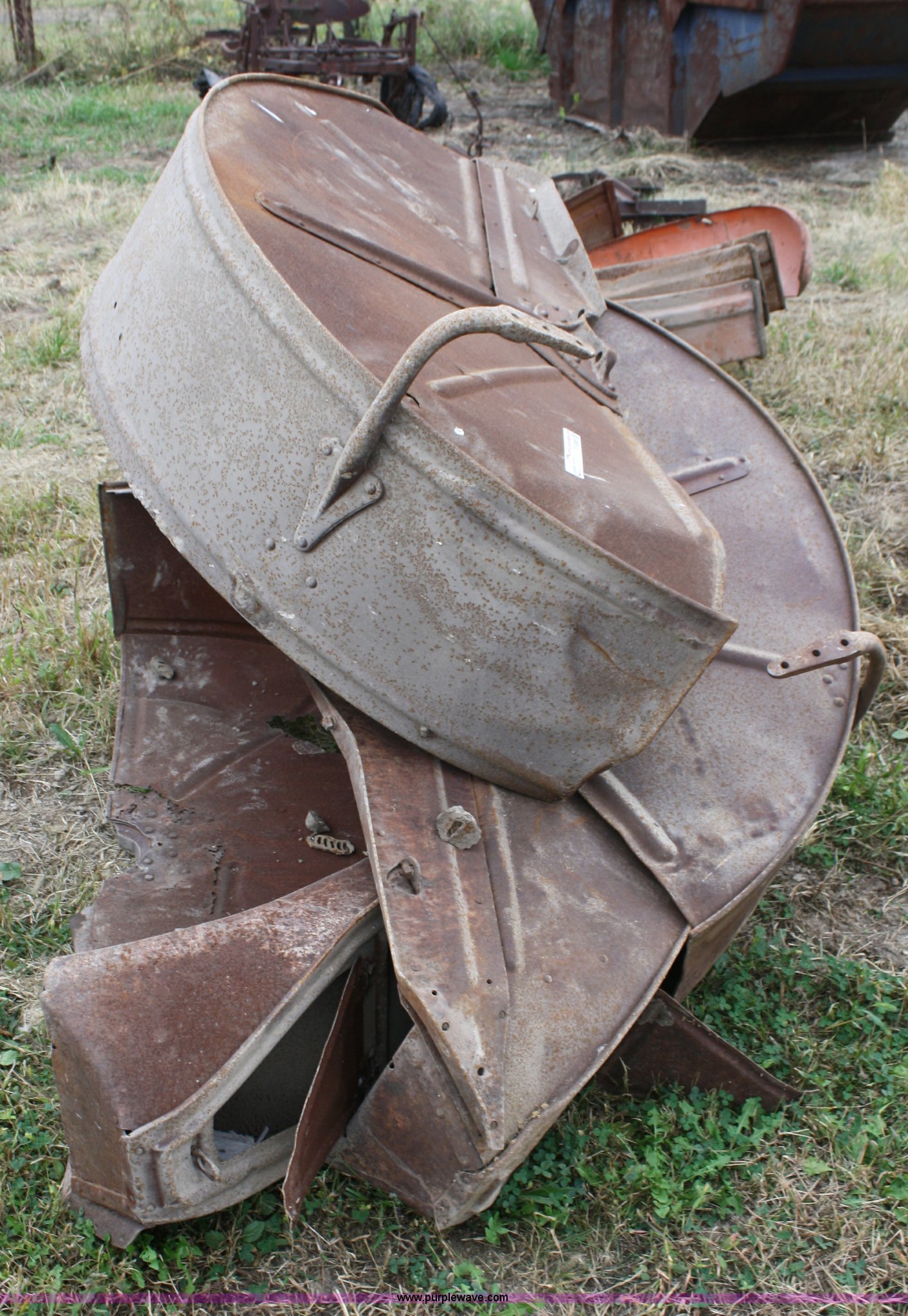 Fordson fenders in Kansas City, KS | Item B9398 sold | Purple Wave