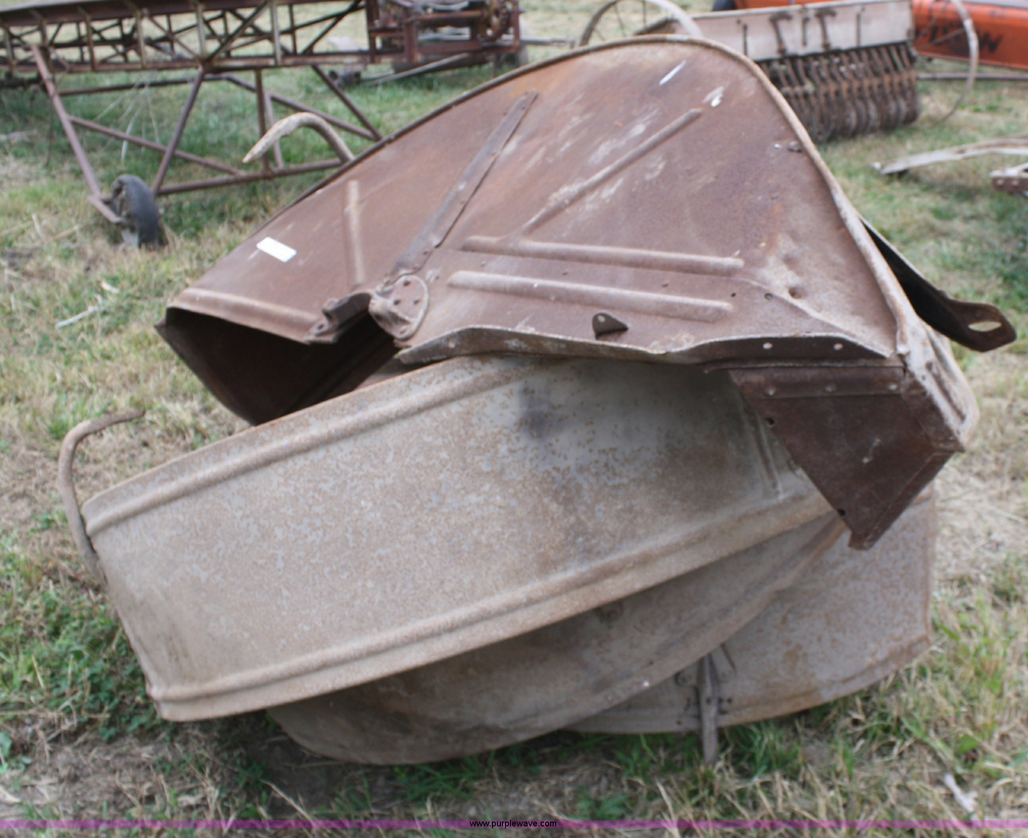 Fordson fenders in Kansas City, KS | Item B9398 sold | Purple Wave