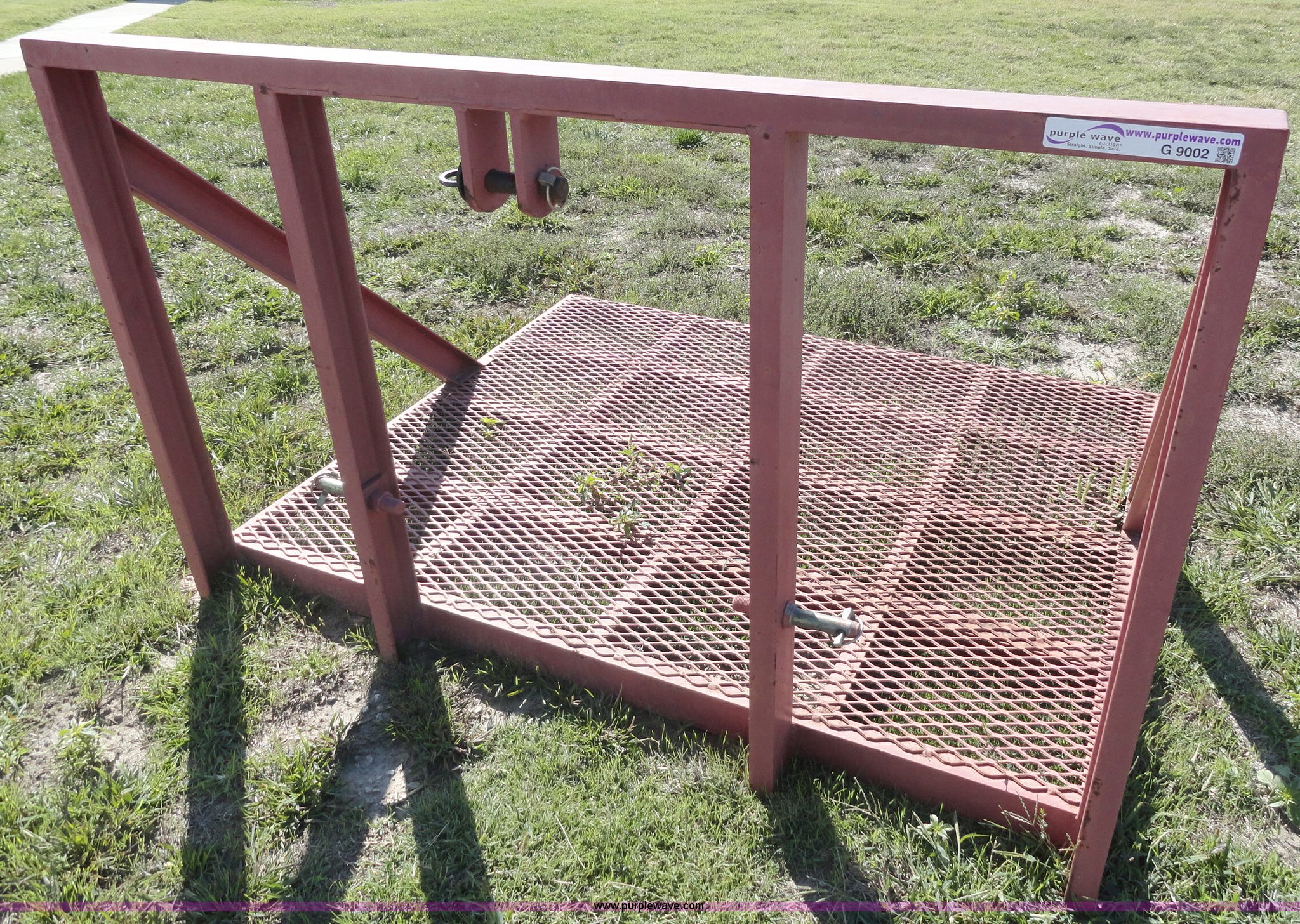 Three point platform in Manhattan, KS | Item G9002 sold | Purple Wave