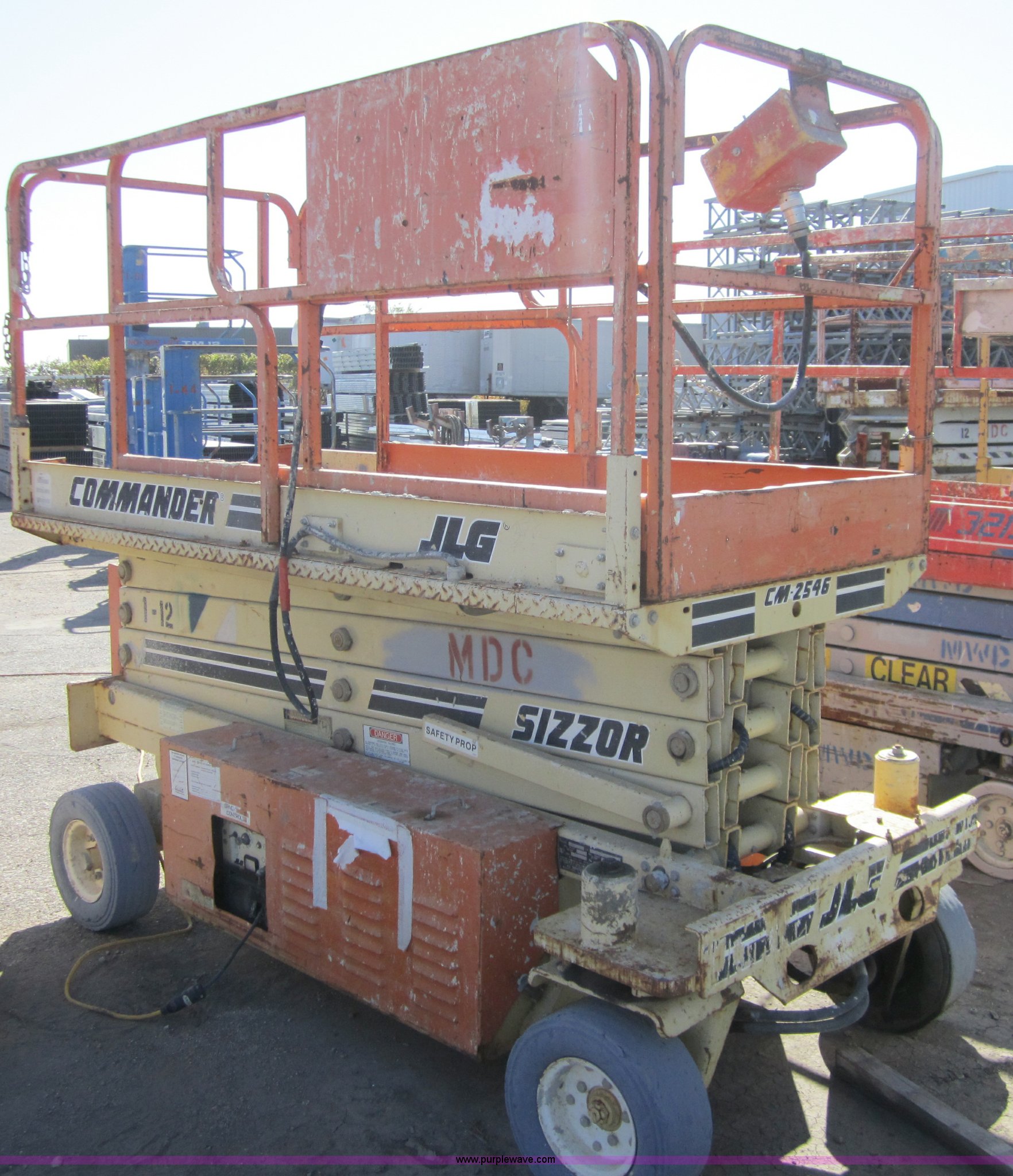 JLG Commander Sizzor CM2546 scissor lift in Wichita, KS | Item A4454 ...