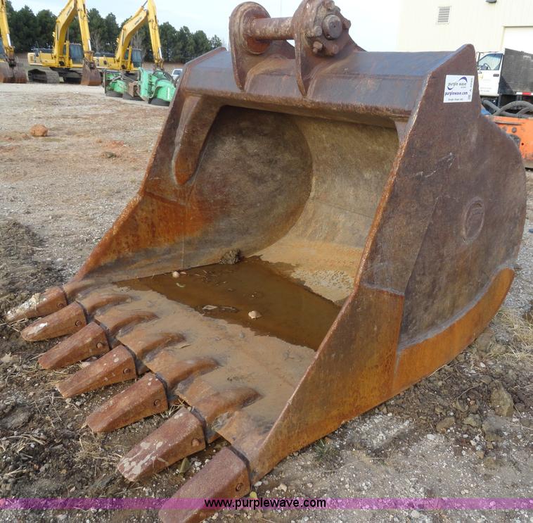 CF excavator bucket with seven teeth in Bucyrus, KS | Item A3295 sold ...