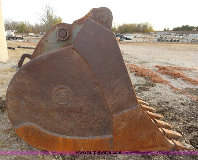 CF excavator bucket with seven teeth in Bucyrus, KS | Item A3295 sold ...